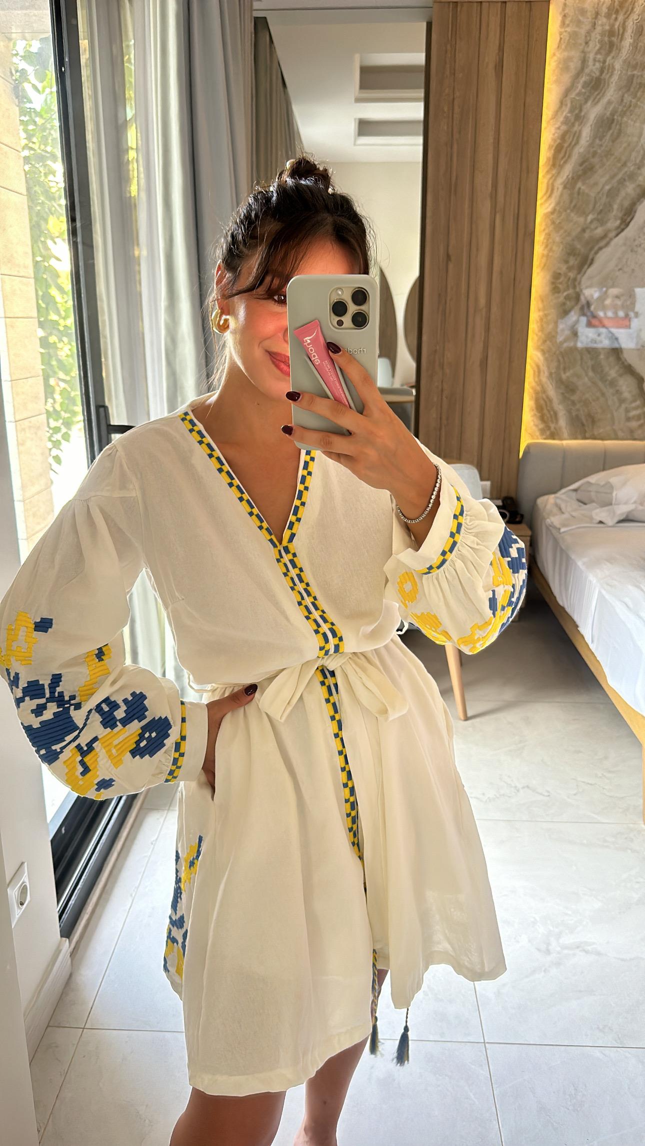 Krem Renk Sarı Lacivert İşlemeli Keten Elbise