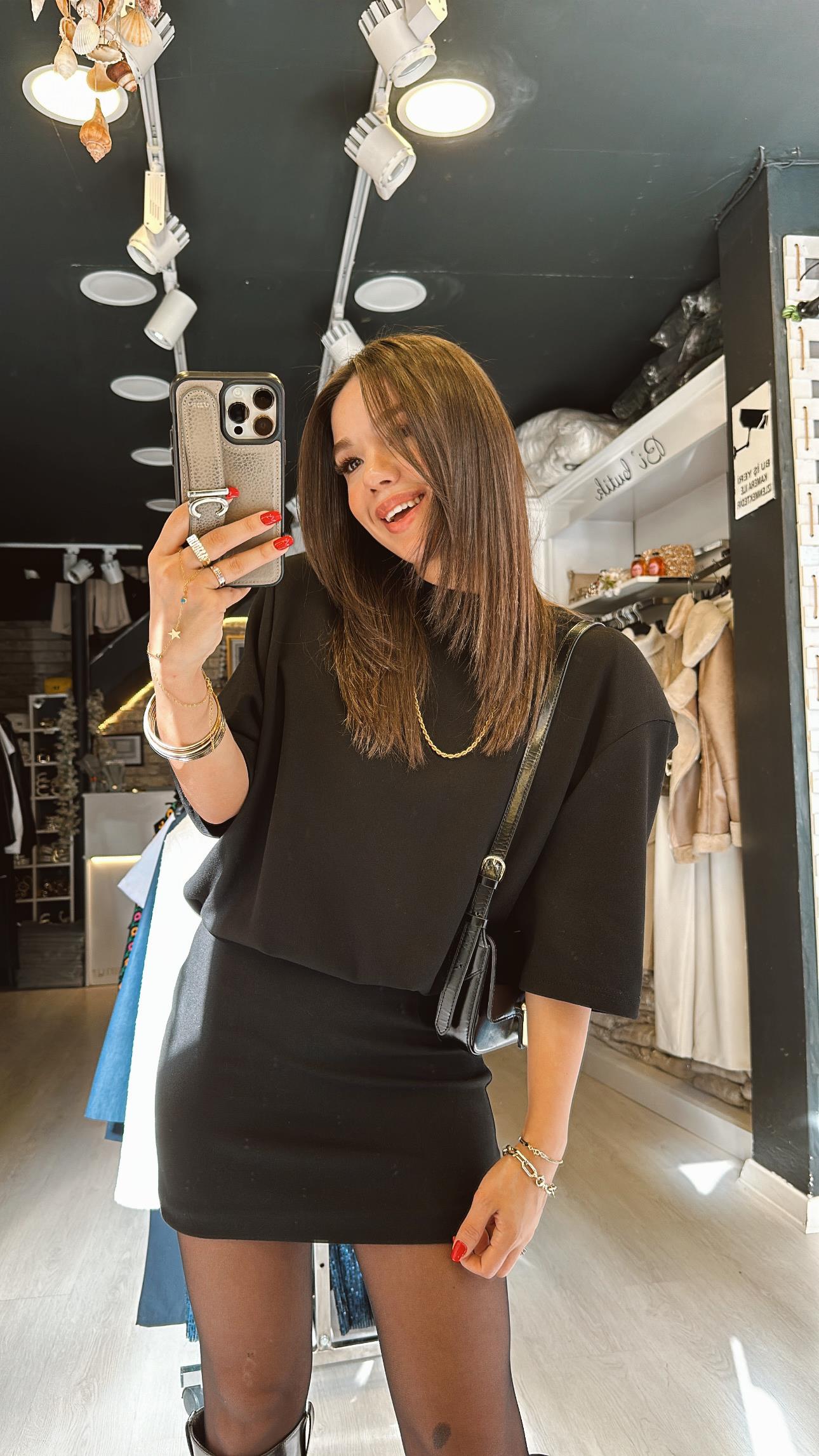 Siyah Vatkalı Kısa Kol Marka Model Elbise