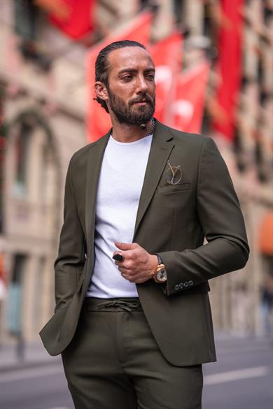 Yeni Sezon TAKIM ELBİSE Kategorisinde İade ve Değişim Garantisiyle Sizi Bekliyor!