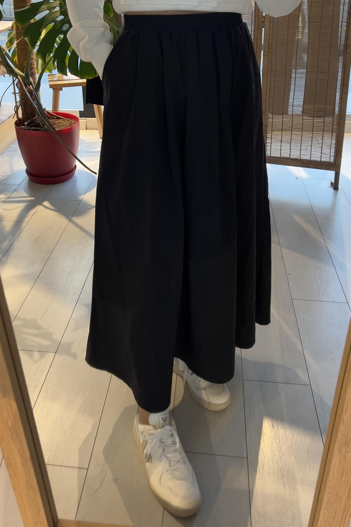 Siyah Cepli Uzun Paraşüt Etek uygun fiyatlarda www.butikhola.com adresinde Siyah Cepli Uzun Paraşüt Etek uygun fiyatlarda www.butikhola.com adresinde