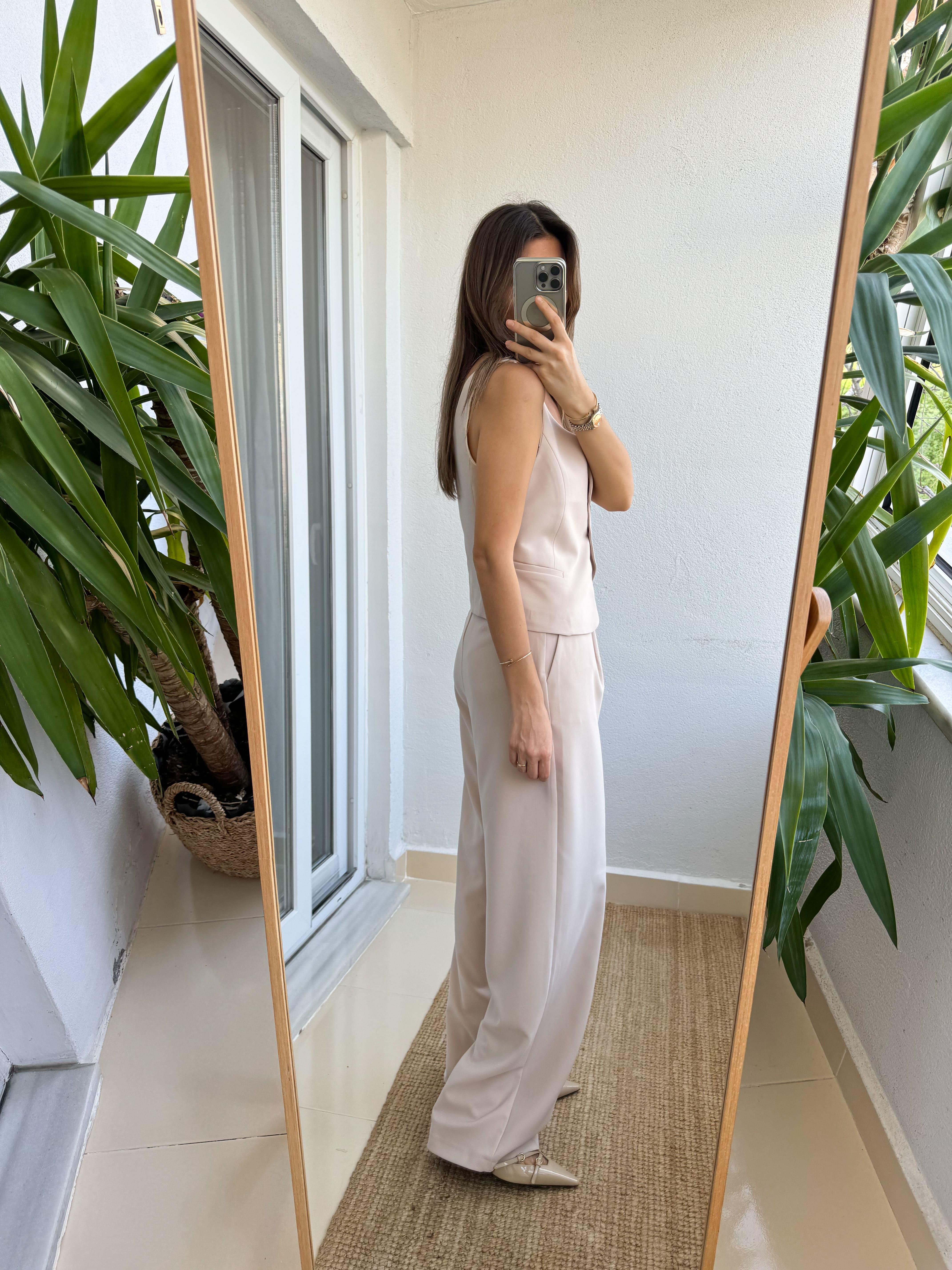 U Yaka Yelekli Takım Bej Butik Merve Aksoy