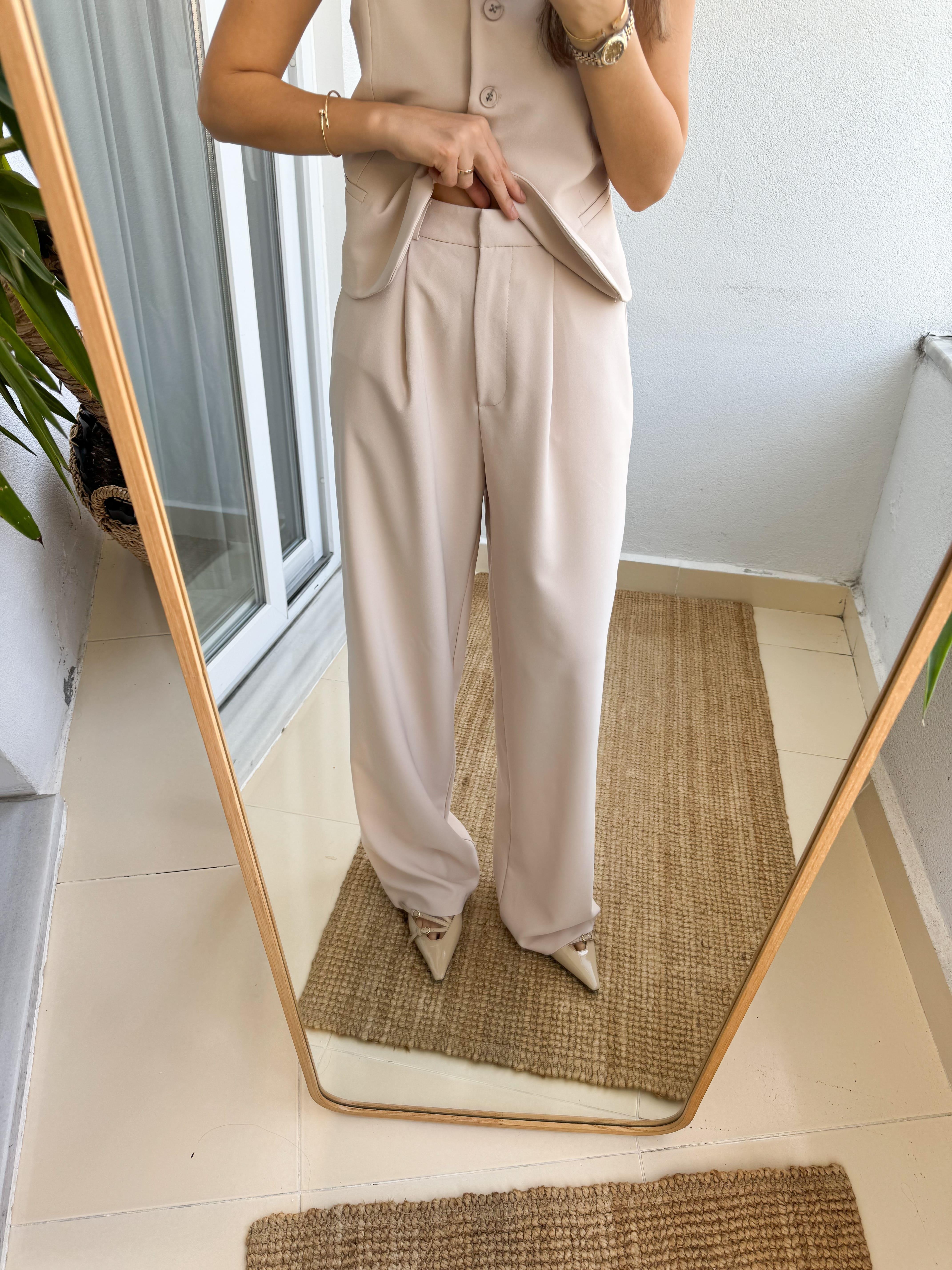 U Yaka Yelekli Takım Bej Butik Merve Aksoy