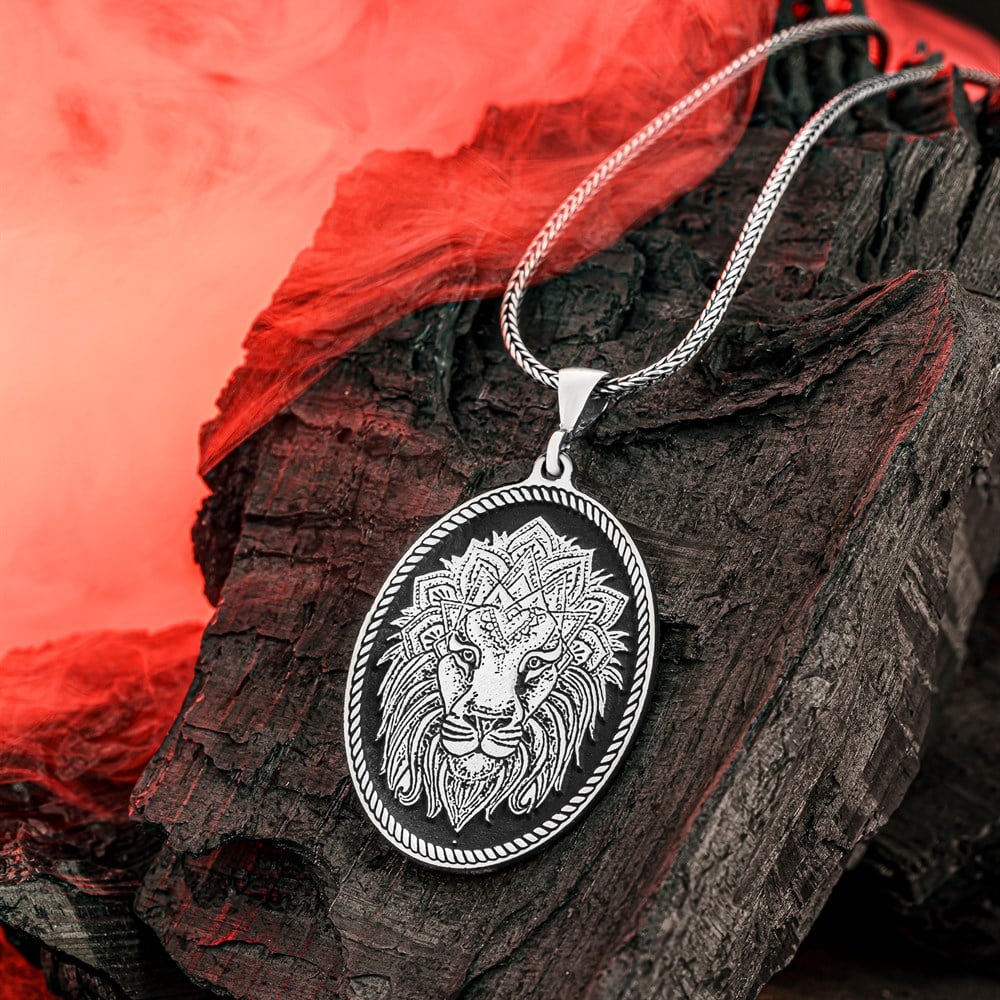 Aslan Kafası Motifli Zemin Zeminli Gümüş Kolye - Diriliş Takı