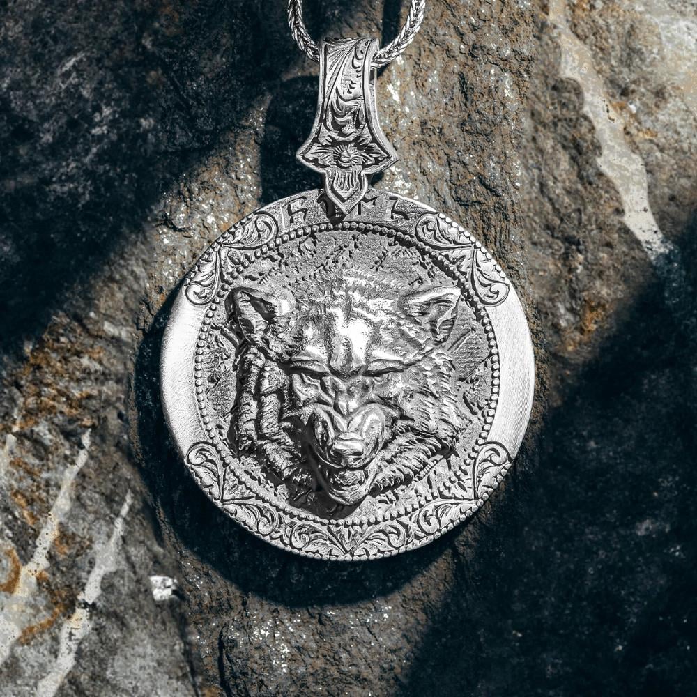 Kabartmalı Kurt Türk Yazılı Gümüş Kolye