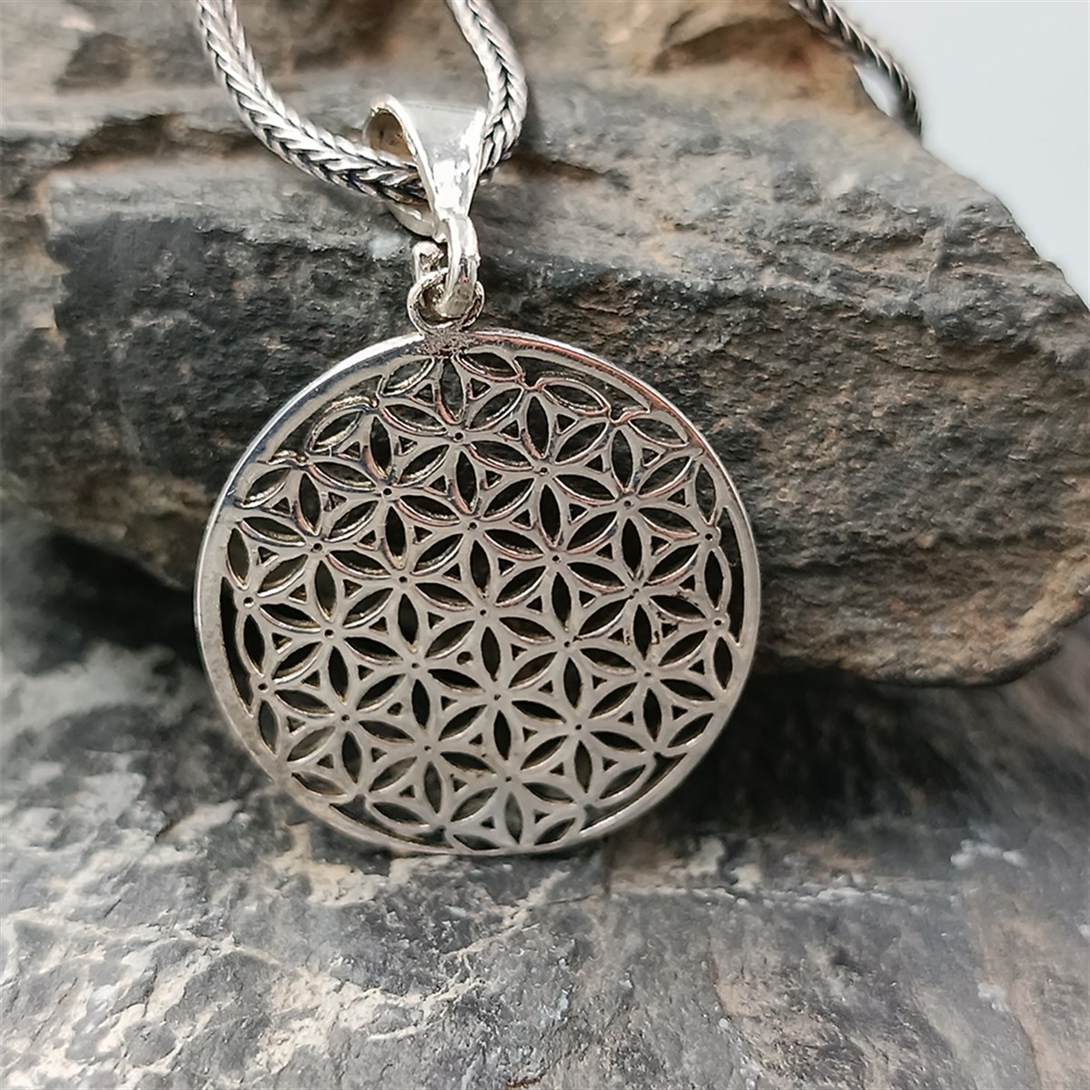 Yaşam Çiçeği İşlemeli Gümüş Kolye - Diriliş Takı