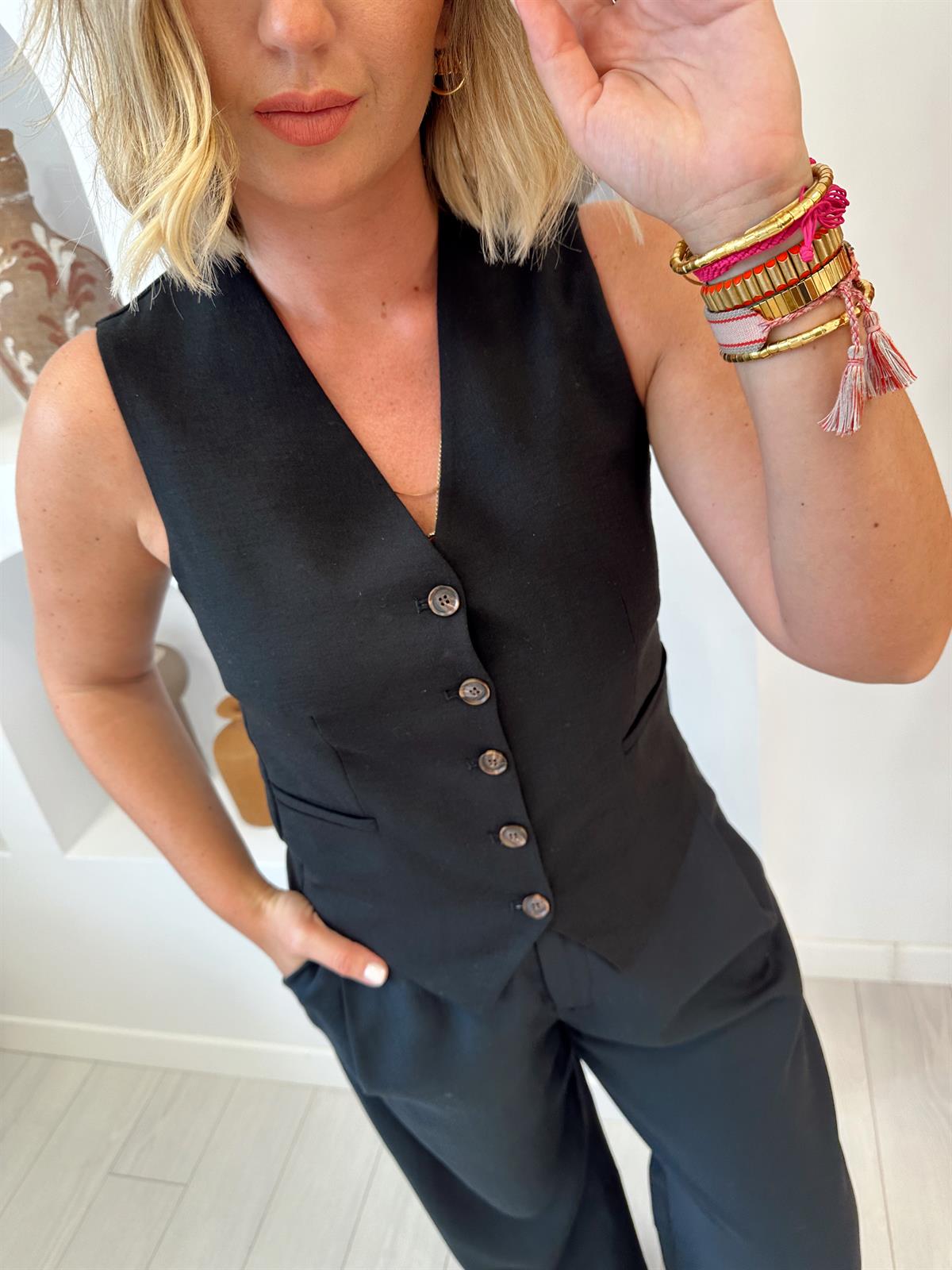 Astarlı, Siyah Rengi Keten Dokuda Yelek | Begüm Mayda Boutique