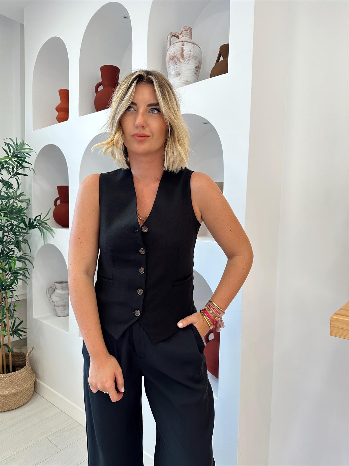 Astarlı, Siyah Rengi Keten Dokuda Yelek | Begüm Mayda Boutique