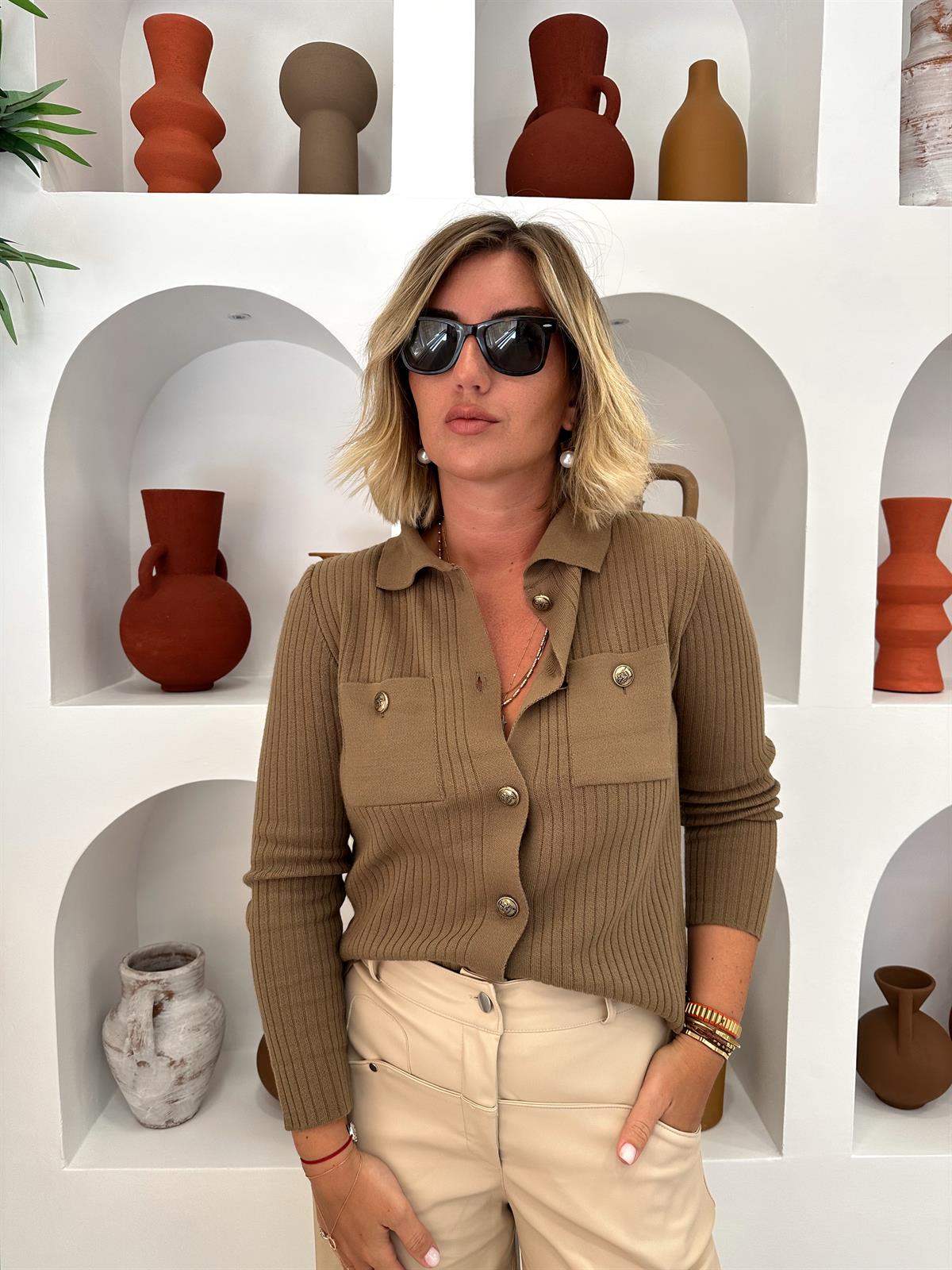 Bronz Düğmeli Vizon Rengi Triko Hırka | Begüm Mayda Boutique