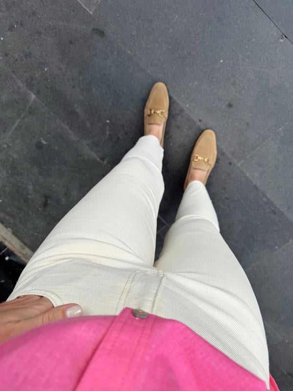 Kesik Paça, Full Likralı Yüksek Bel Bej Jean | Begüm Mayda Boutique Kesik Paça, Full Likralı Yüksek Bel Bej Jean | Begüm Mayda Boutique