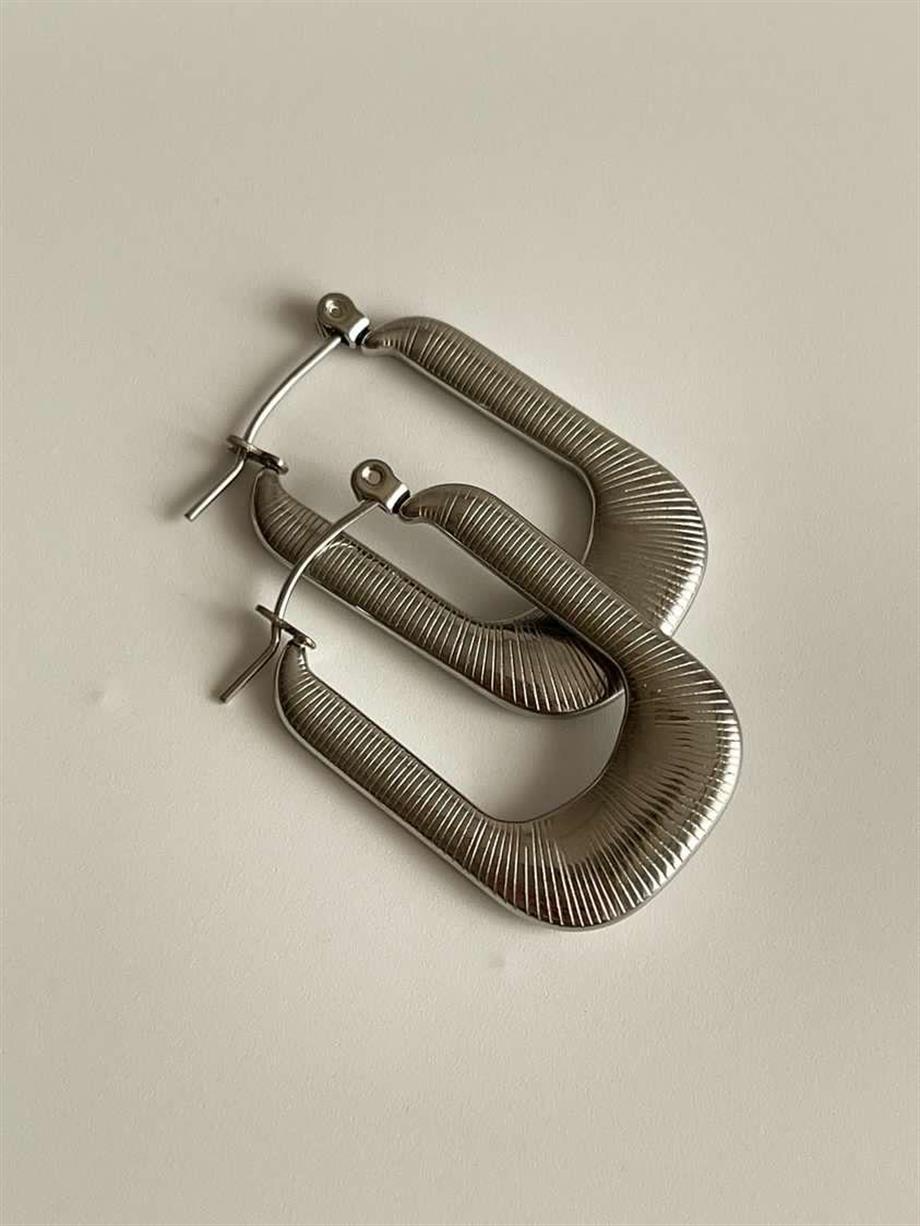 Çelik Gümüş Renk Steel Uzun Kare Midye Küpe (3 Cm)