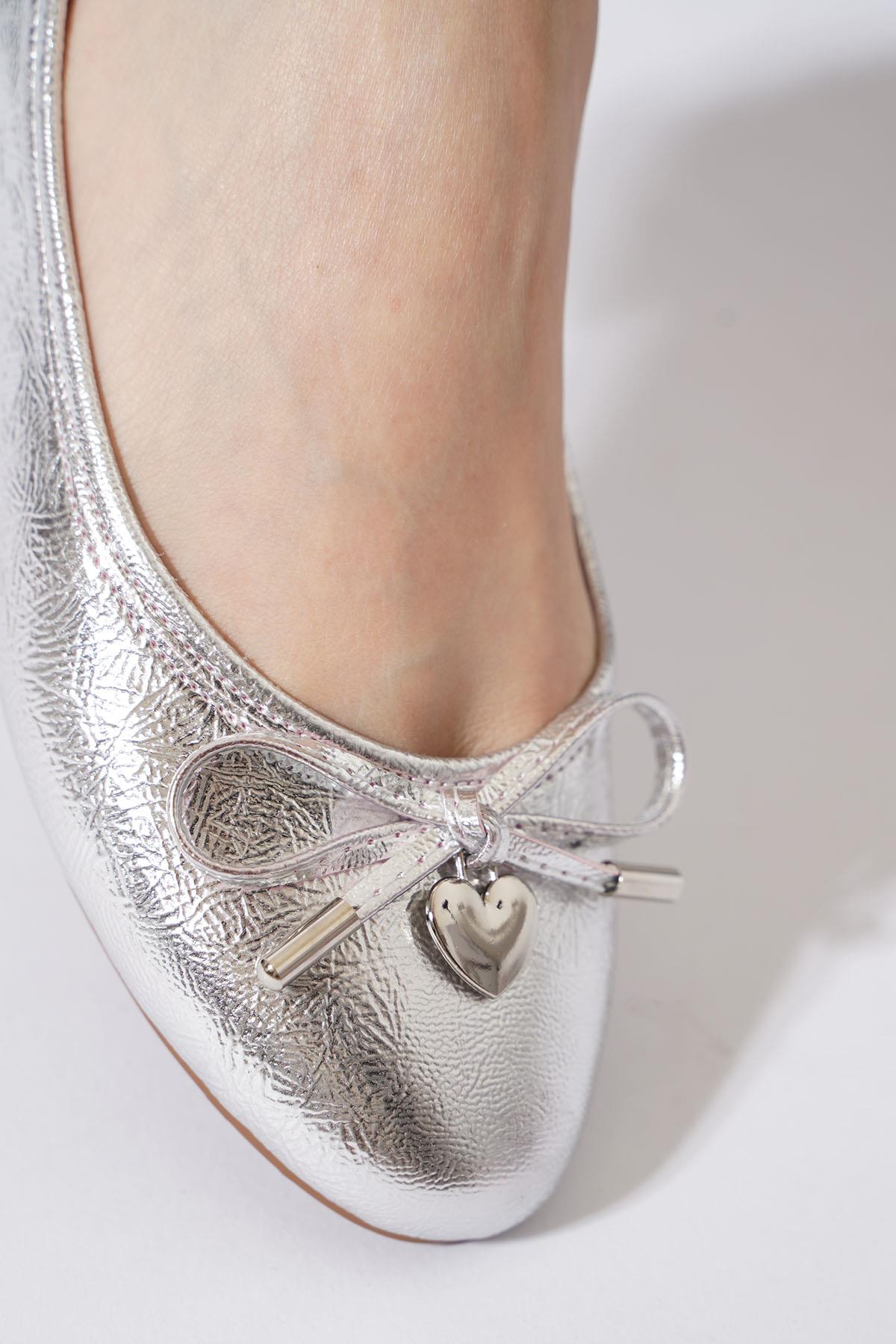 Padpi Fiyonk Kalp Tokalı Kadın Babet Gümüş Kırışık