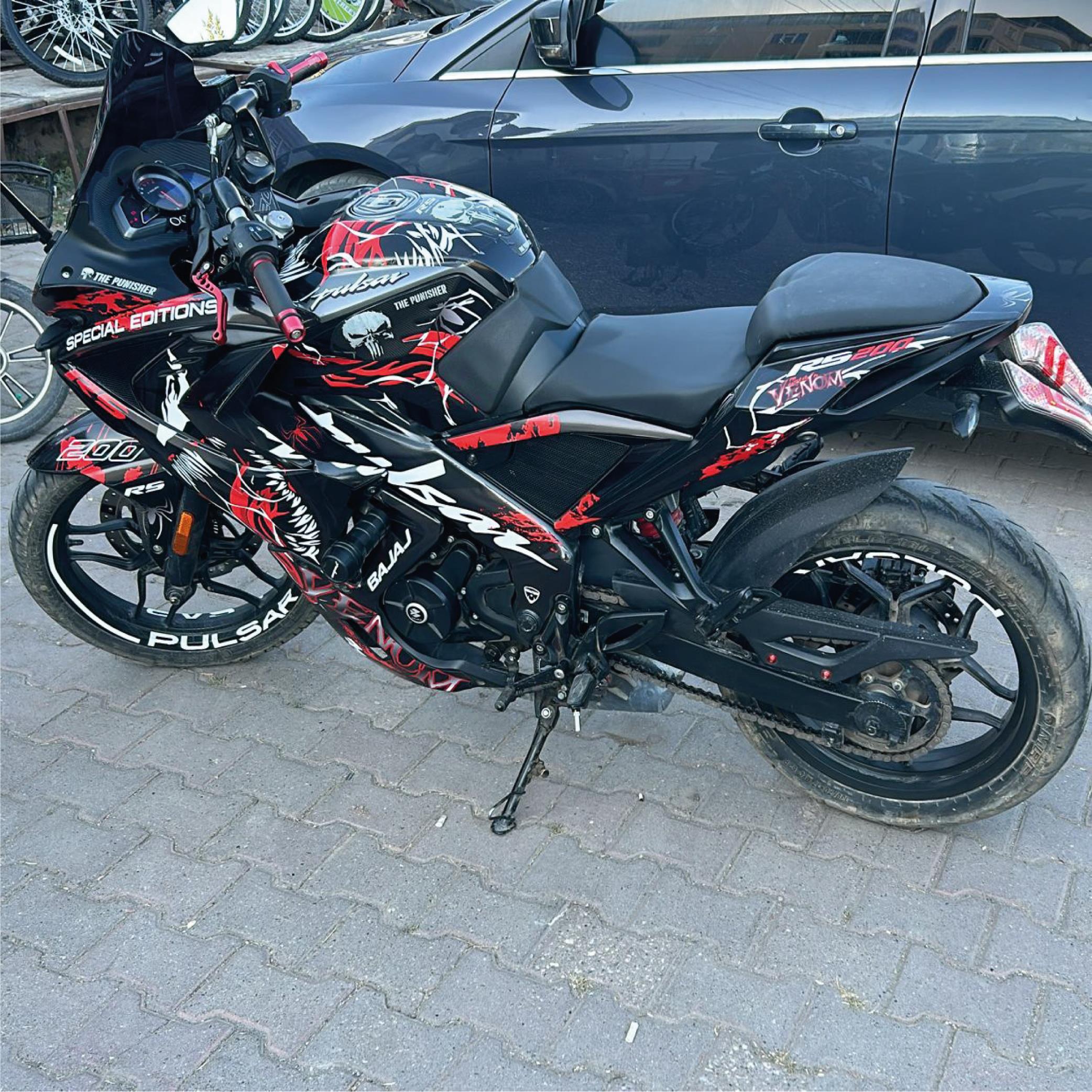 Bajaj RS200 Venom V2 Sticker Etiket Parçalı Kaplama Modeli