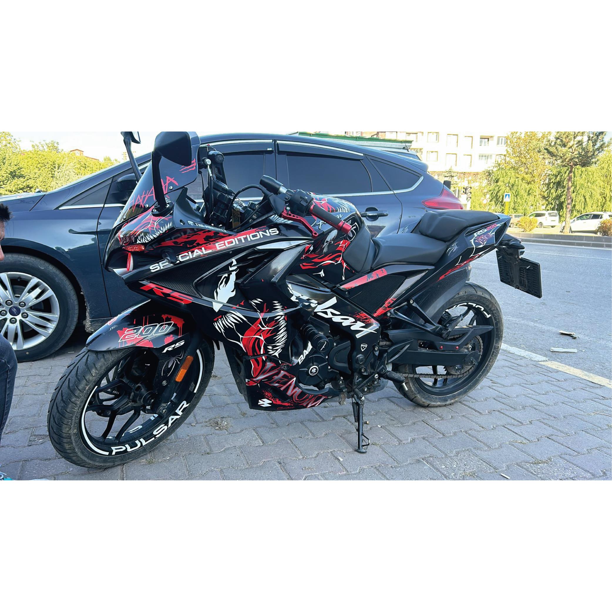 Bajaj RS200 Venom V2 Sticker Etiket Parçalı Kaplama Modeli
