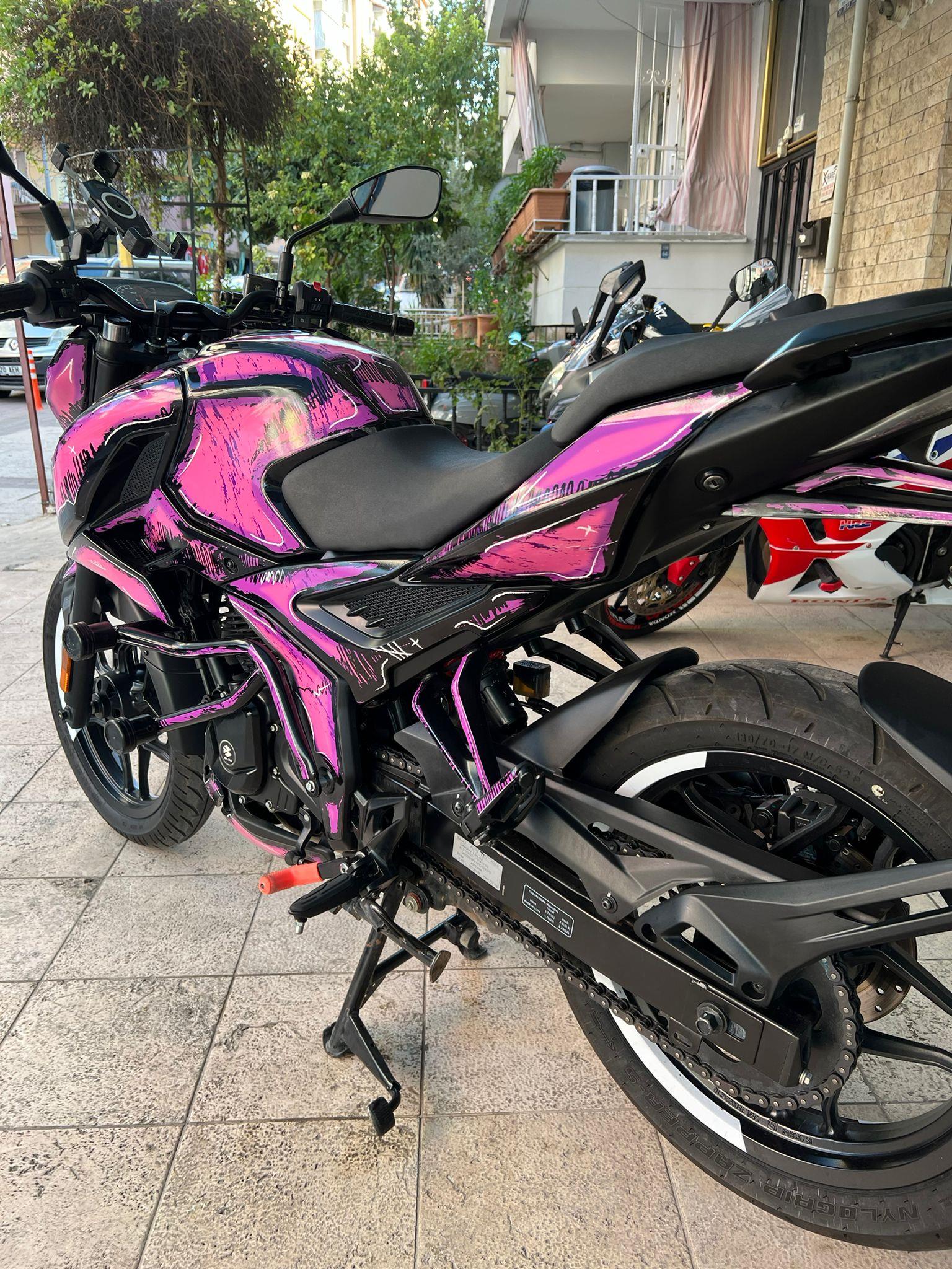 Bajaj N250 AirBrush Tasarım Motosiklet Sticker Etiket Kaplama Modeli