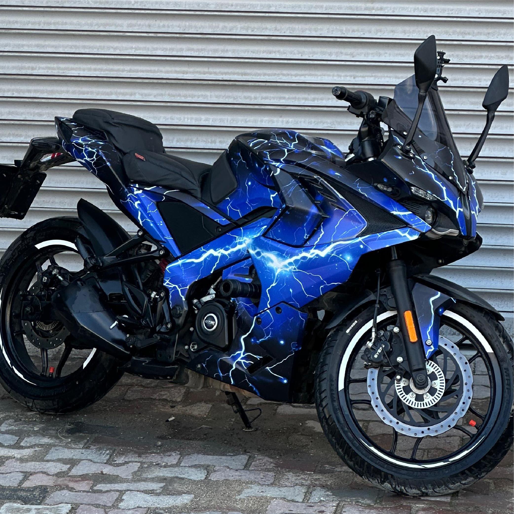 BAJAJ RS200 BLUE LIGHTNING PARÇALI STICKER ETİKET MODELİ