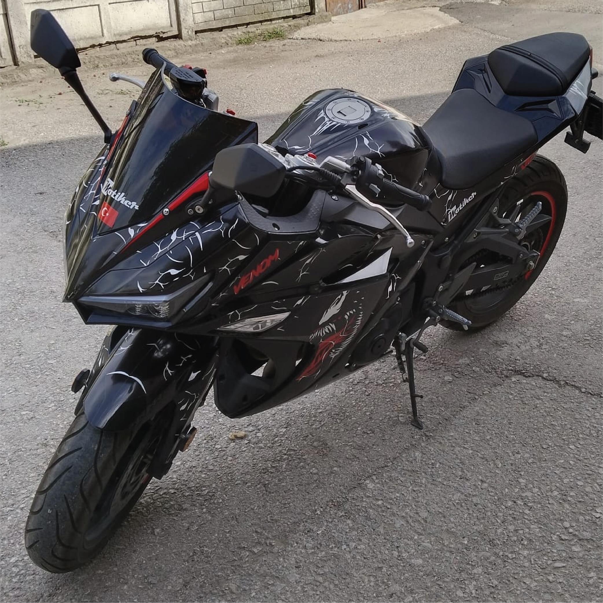 RKS R250 Kırmızı Siyah Venom Parçalı Kaplama Sticker Etiket Modeli