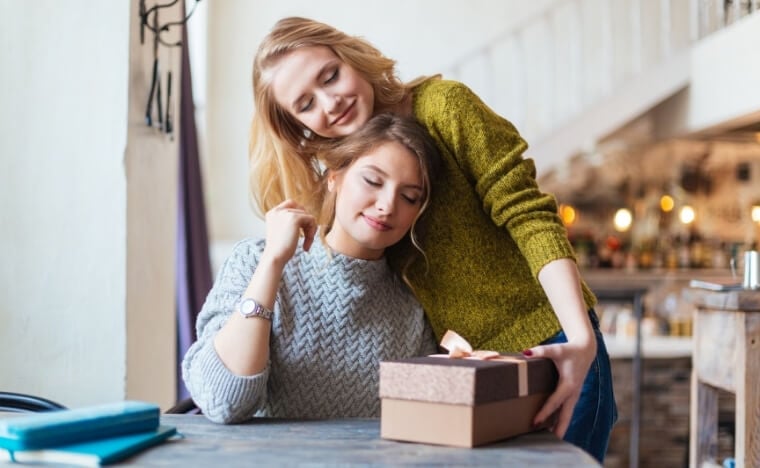 Arkadaşa Hediye Verirken Yazılacak En Güzel 20 Hediye Notu