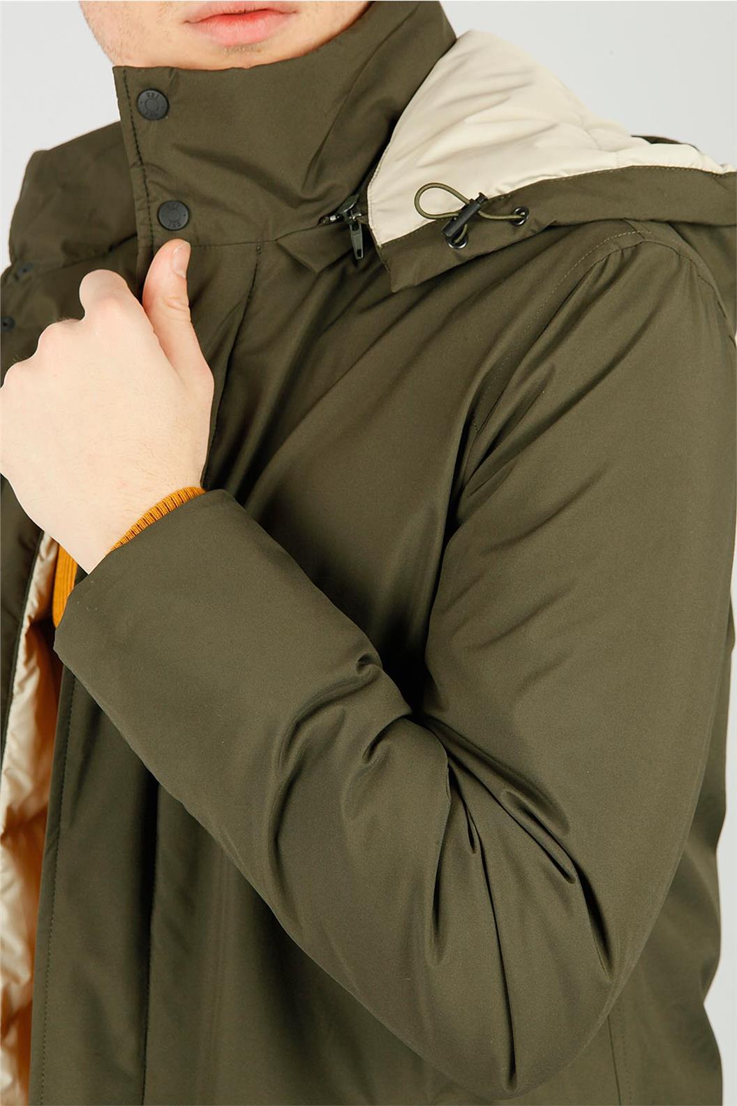 Koyu Haki Kapişonlu Kışlık Mont