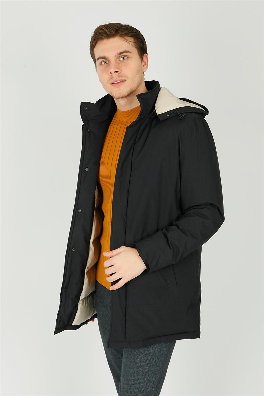 Lacivert Kapişonlu Kışlık Mont