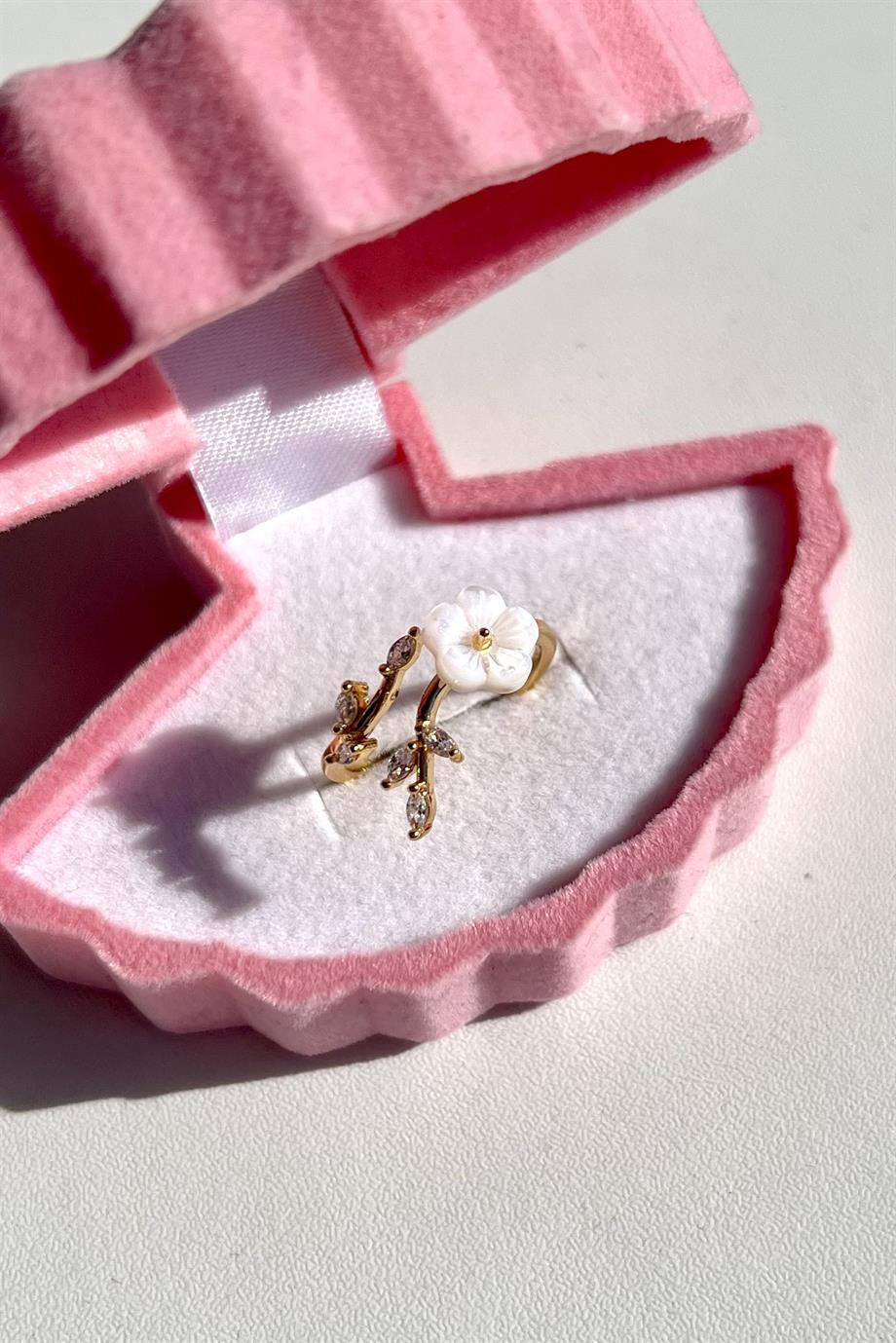 Taşlı Manolya Çiçek Yüzük