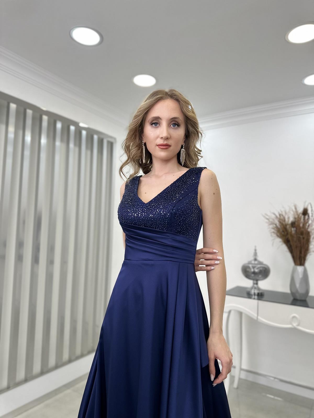 Lacivert Saten Boncuklu Drapeli Ahu Abiye