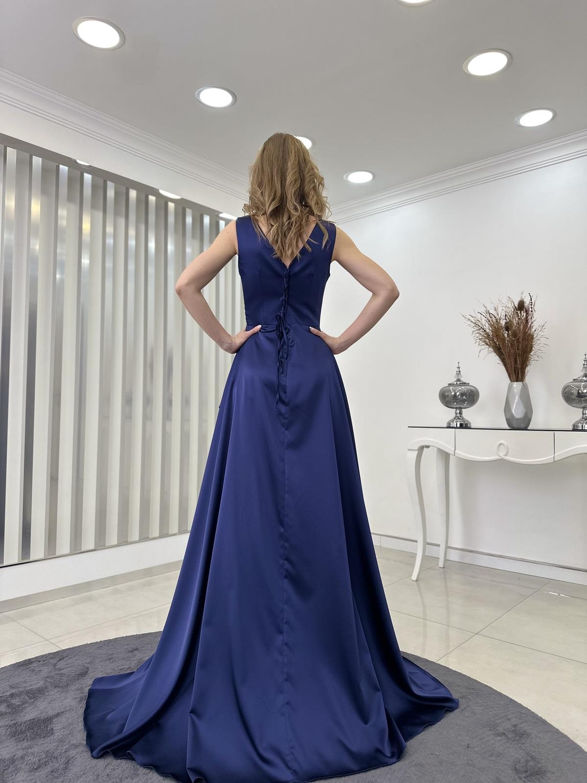 Lacivert Saten Boncuklu Drapeli Ahu Abiye