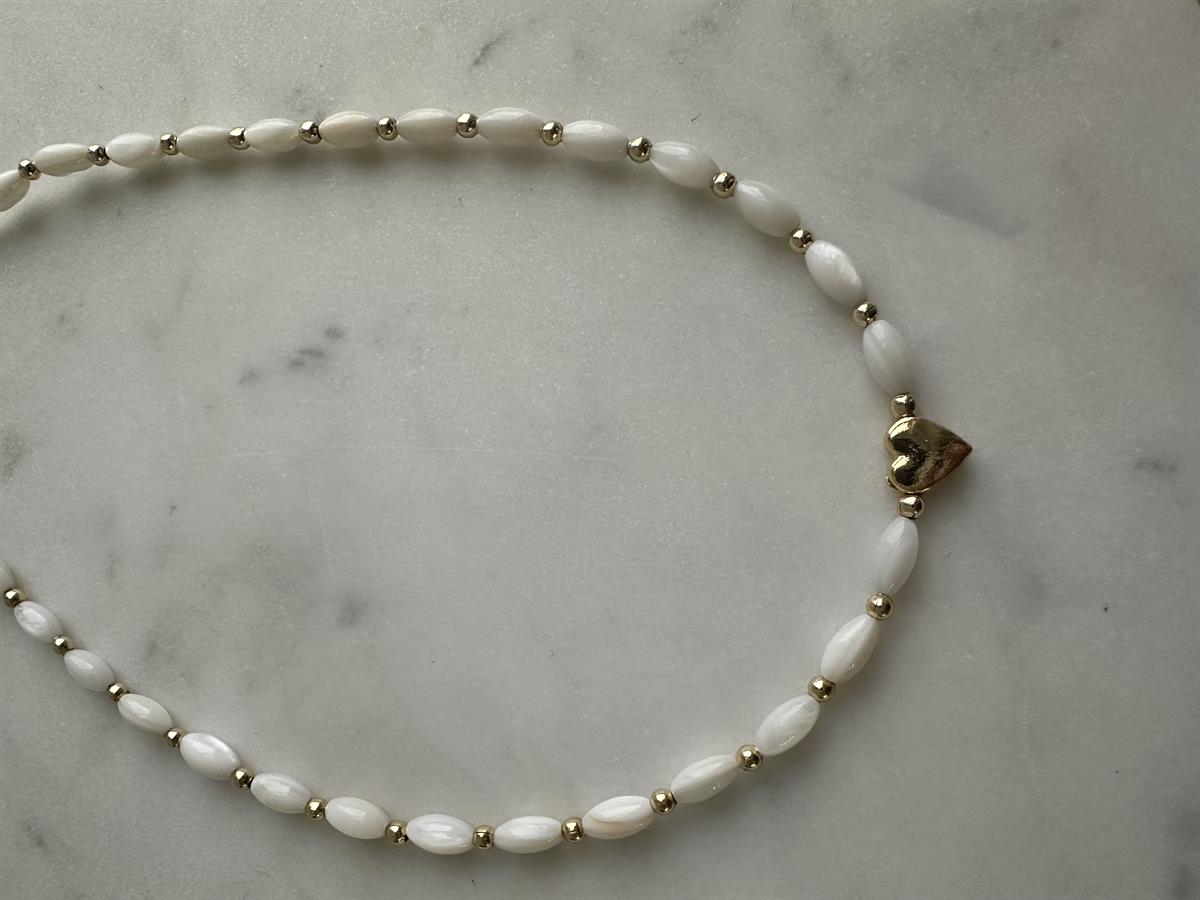 Beyaz Taneli Gold Topçuklu Kalpli Kolye