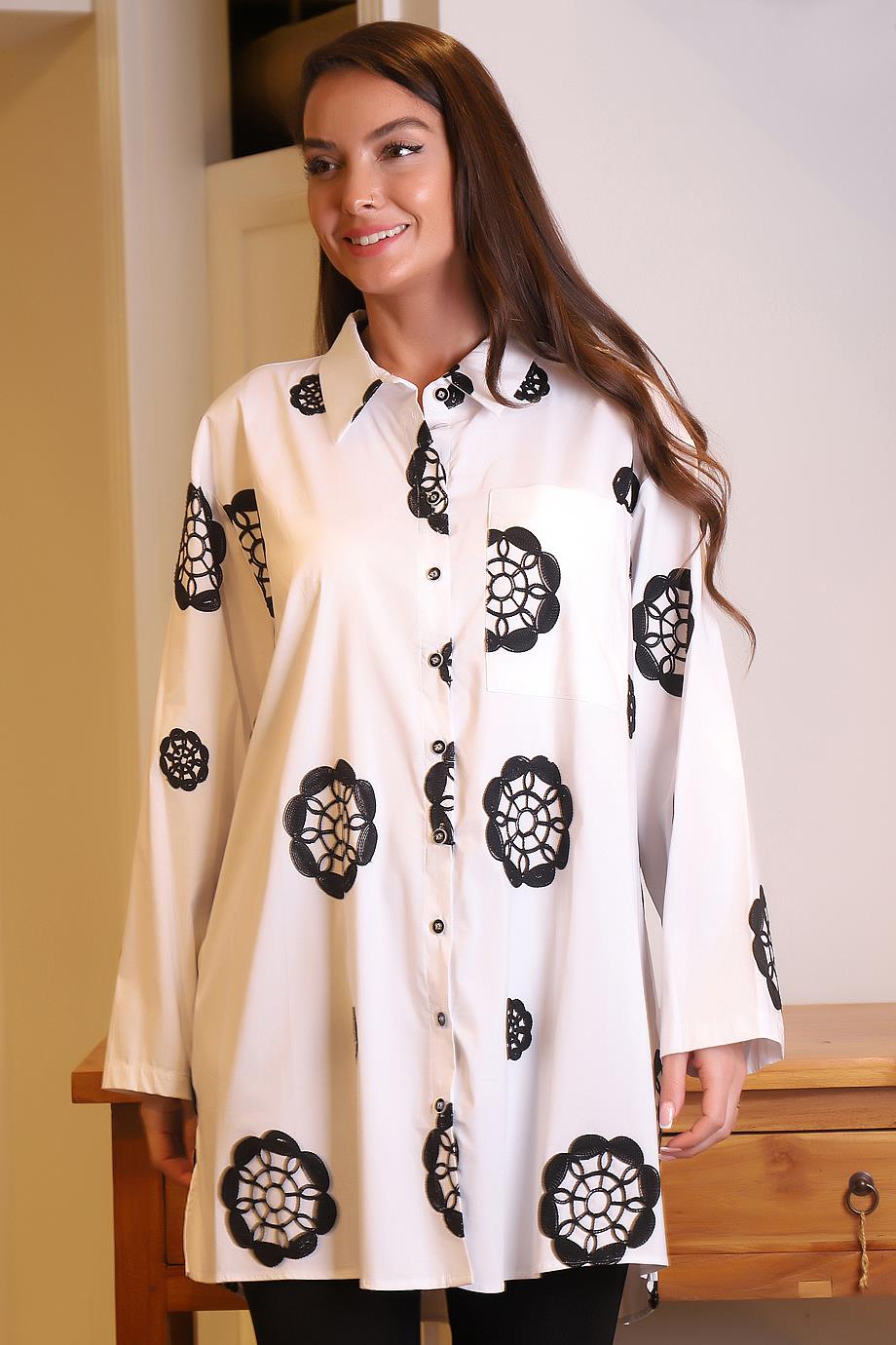 ÇİÇEK BASILI UZUN BEYAZ KADIN GÖMLEK 50101-2K4