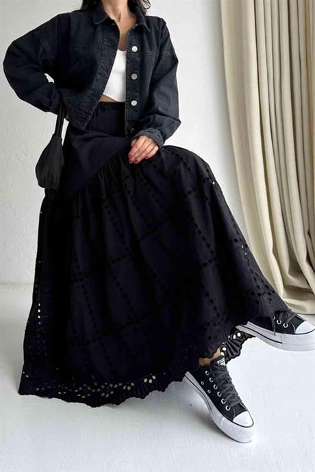 Siyah Etek Ucu Delikli Asimetrik Kesim Etek