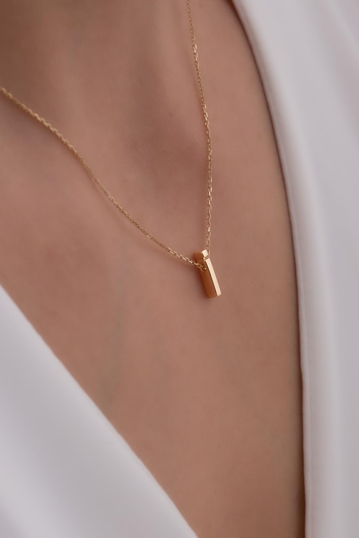 Altın "İ" Harf Kolye