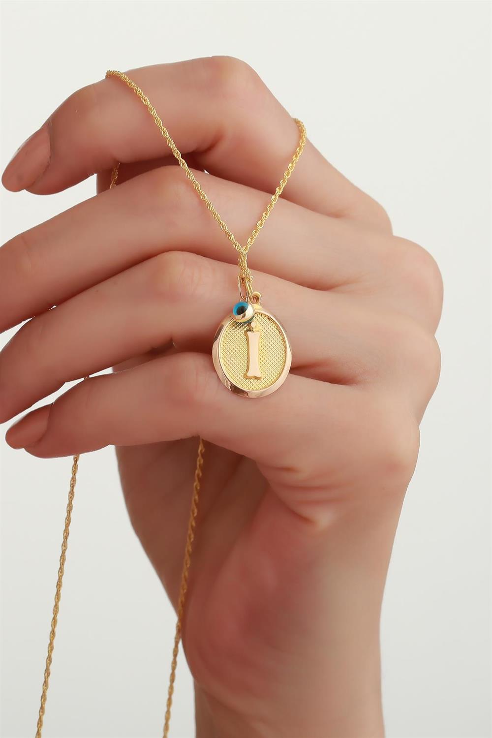 Altın İ Harf Oval Kolye