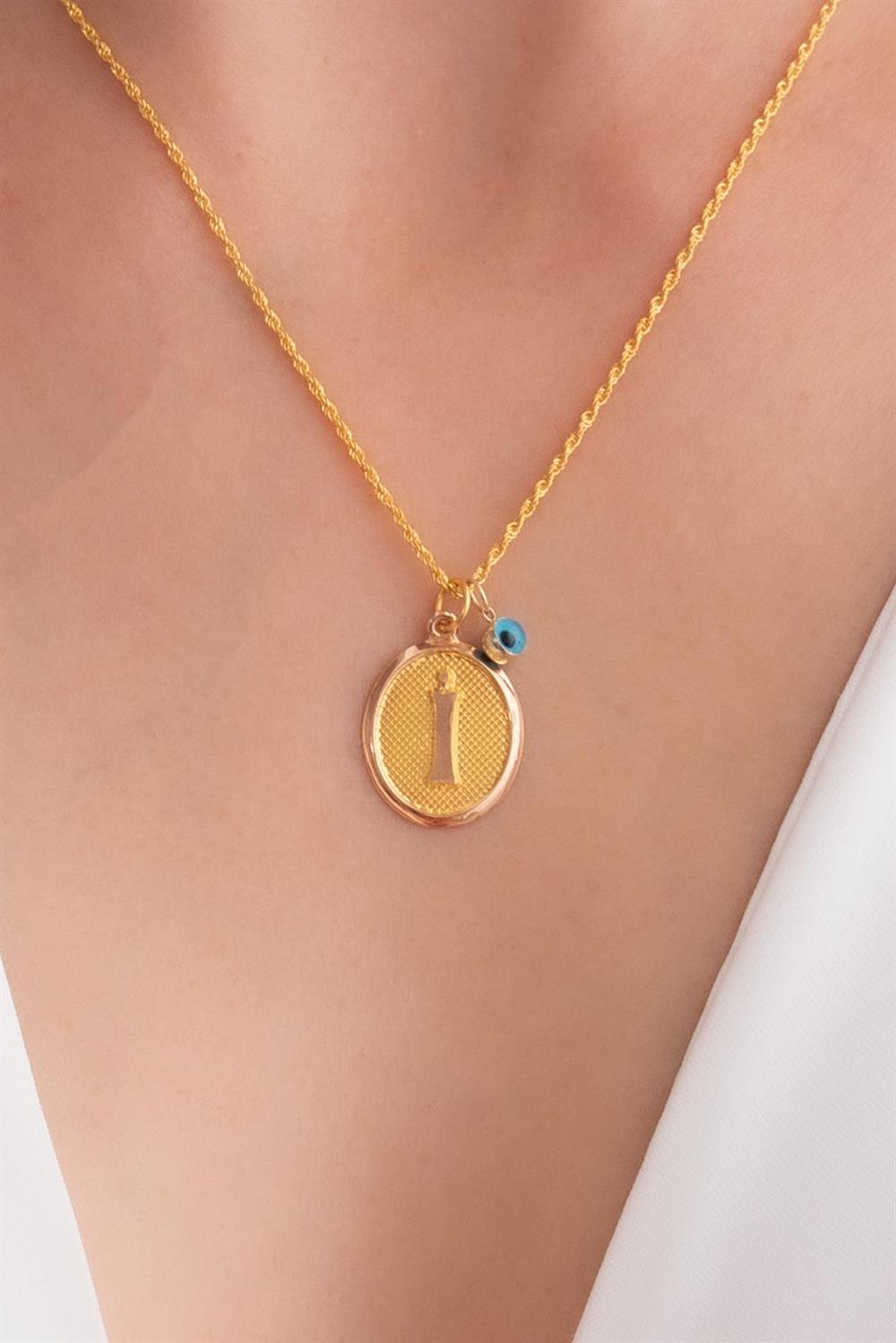 Altın İ Harf Oval Kolye