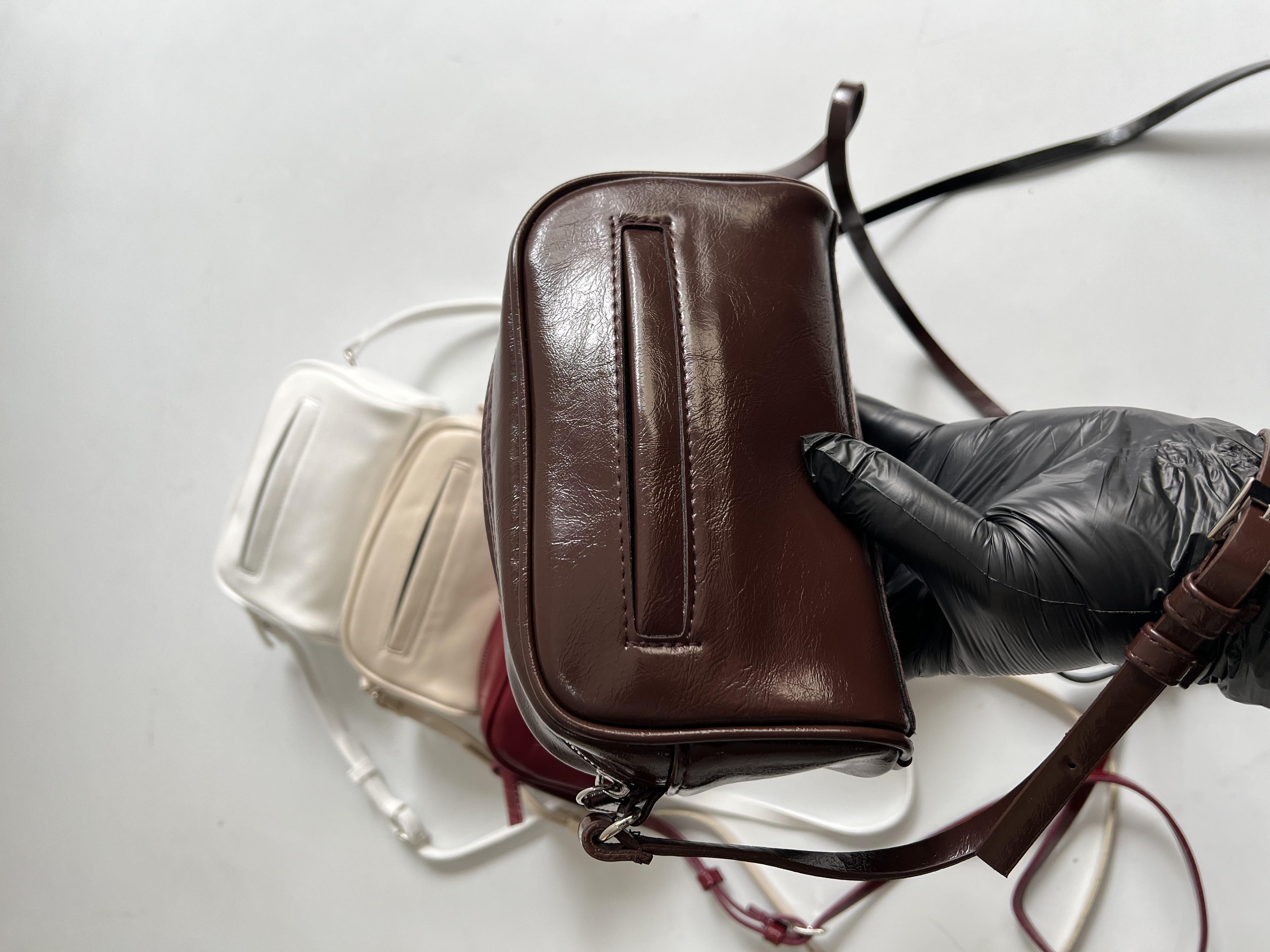 Berj Model El Ve Kadın Omuz Çantası Acı Kahve