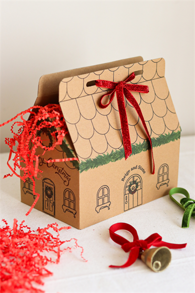 Yılbaşı Ev Şeklinde Kutu Hediye Paketi Ambalajı