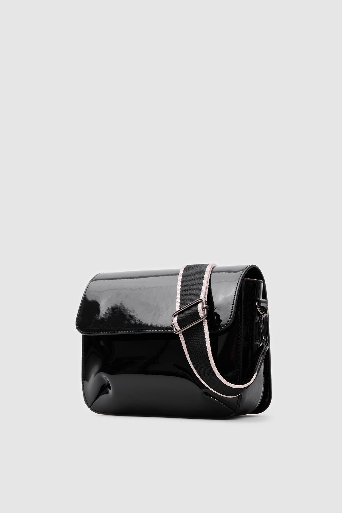 Rugan Siyah Çapraz Çanta Nora - Shule Bags