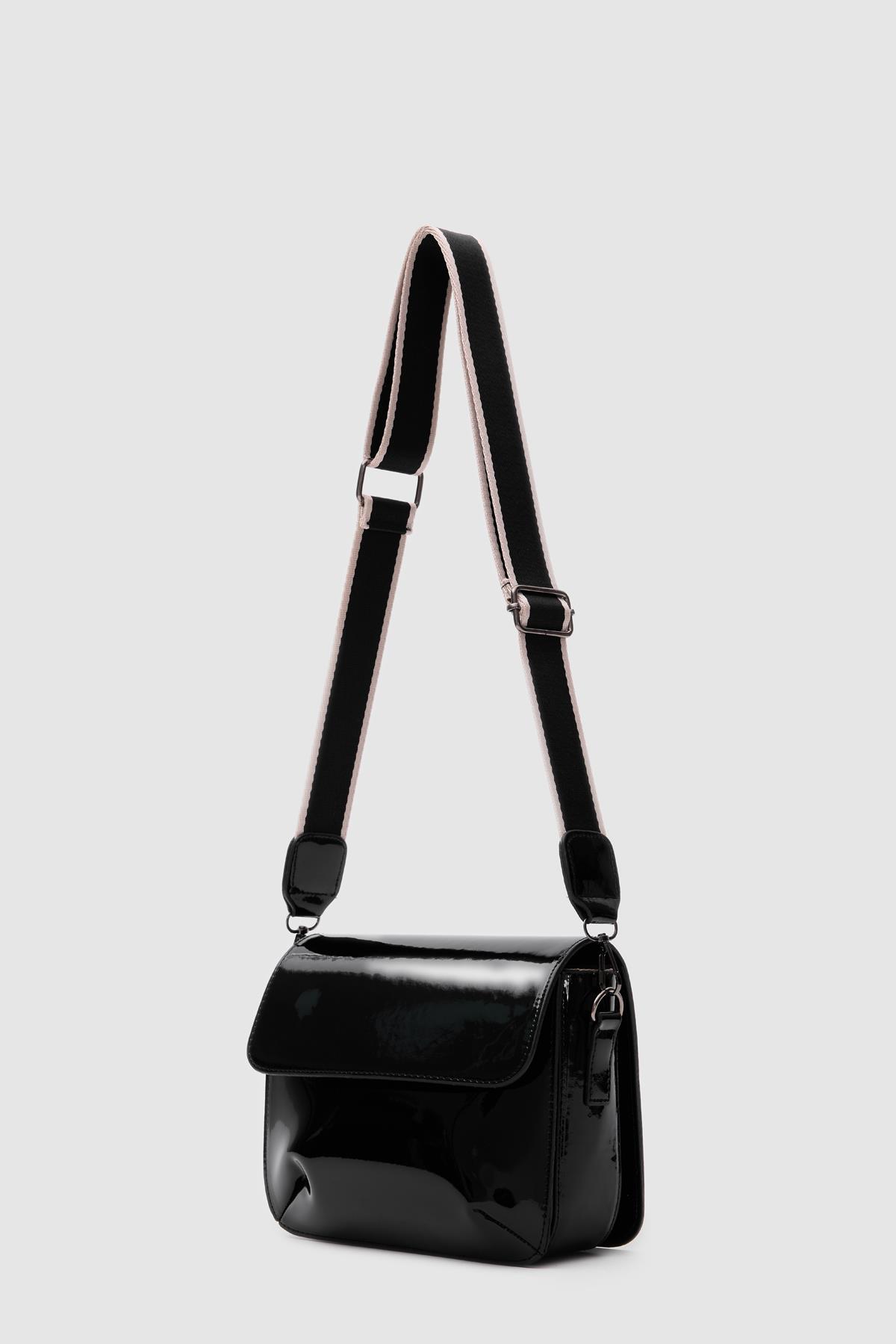 Rugan Siyah Çapraz Çanta Nora - Shule Bags