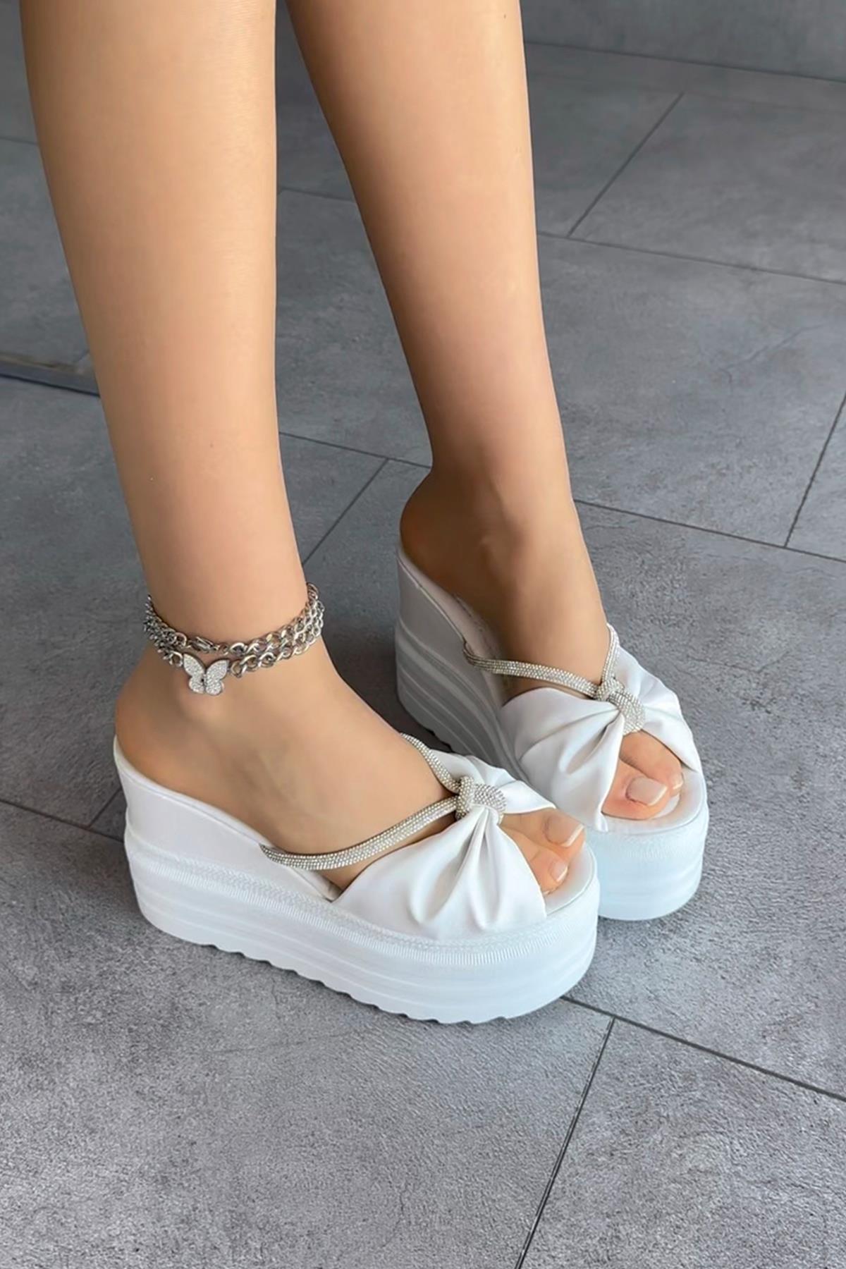 Modanizm Karex Beyaz Dolgu Topuk Terlik
