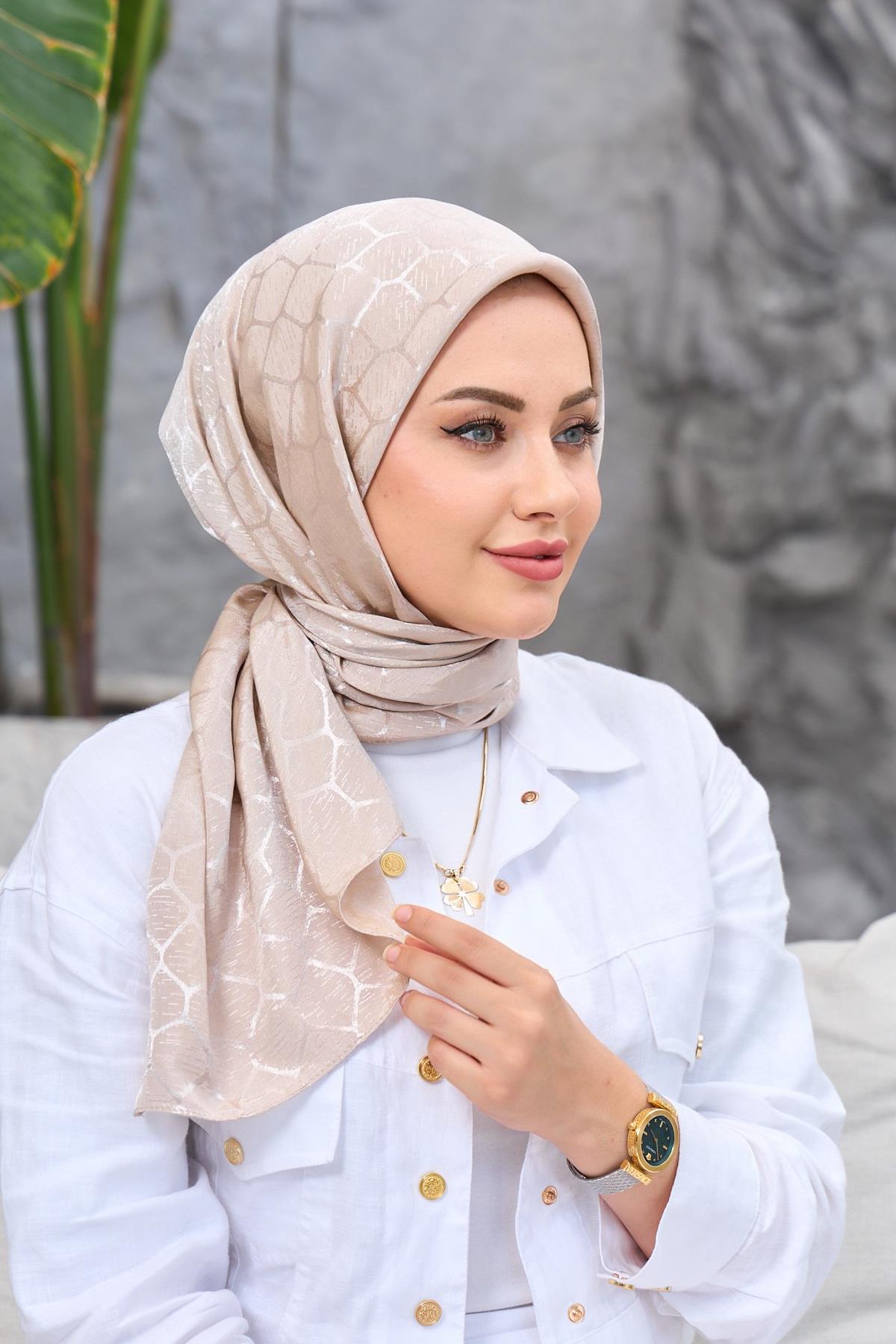 Bej Rengi Taş Desen İPeksi Jakar Eşarp - Eda Uzunlar