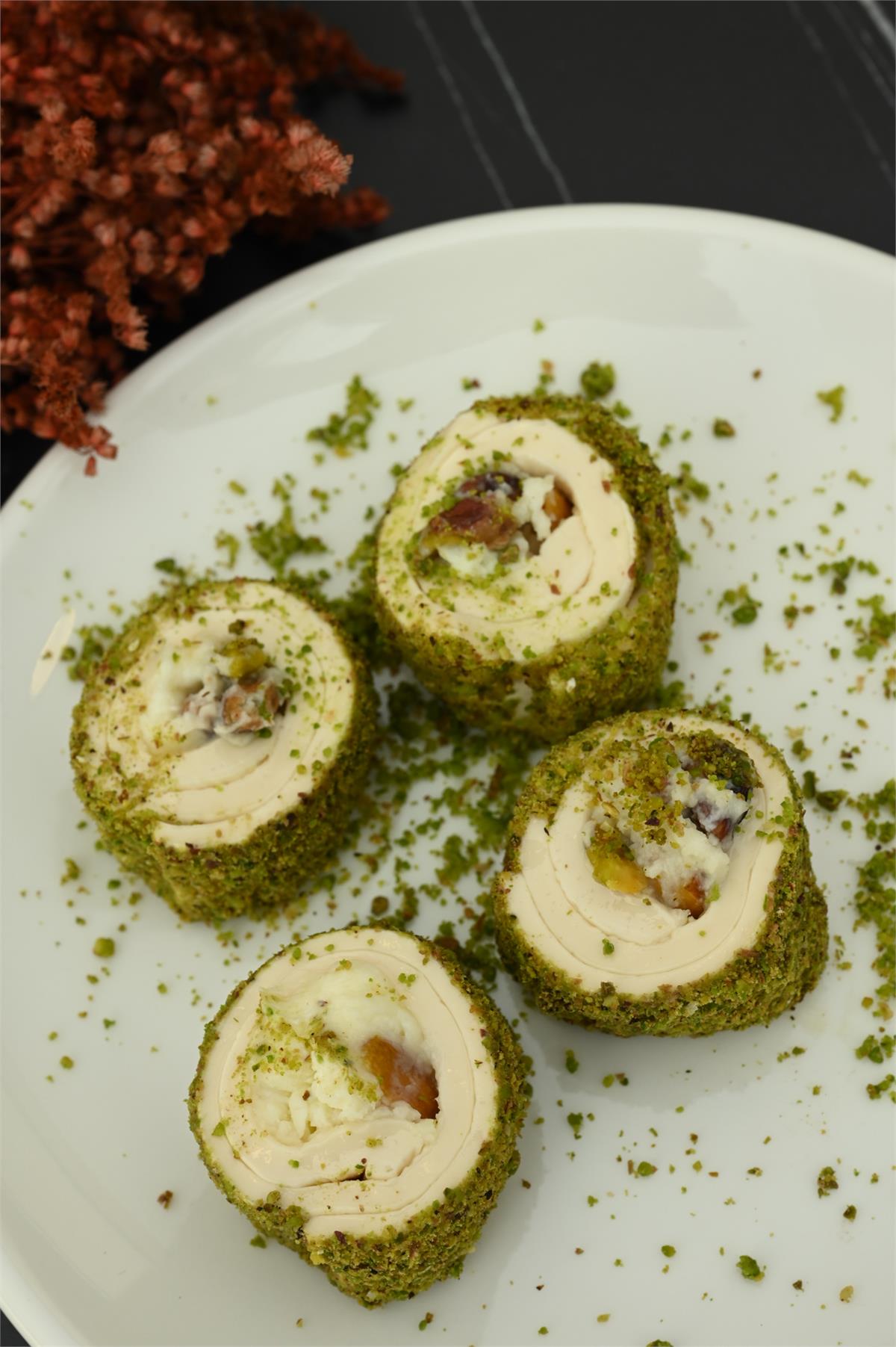 HİNDİSTAN CEVİZİ KAPLAMALI KAYMAKLI ANTEP FISTIKLI LOKUM