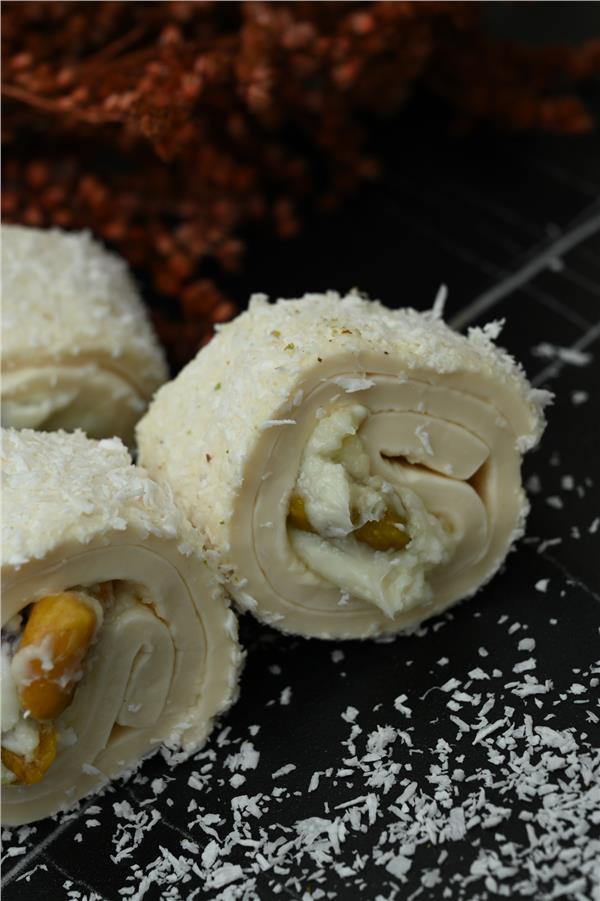 HİNDİSTAN CEVİZİ KAPLAMALI KAYMAKLI ANTEP FISTIKLI LOKUM