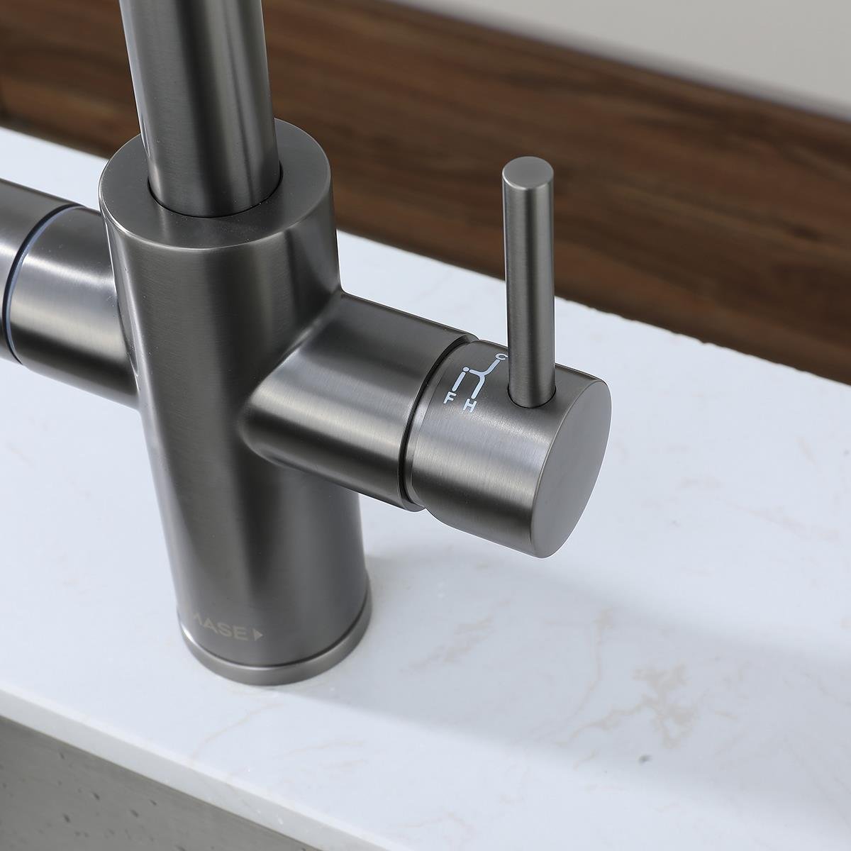 Solar 4'ü 1 Arada Anında Kaynar Su Batarya Sistemi (Gun Metal) | Mase Mode