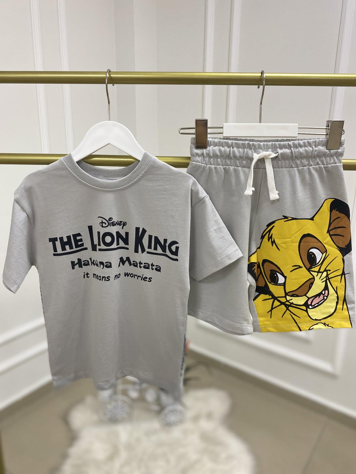 Lion King Sırt Baskılı Şortlu Erkek Çocuk Pamuklu İkili Takım Gri (2-8 Yaş) Lion King Sırt Baskılı Şortlu Erkek Çocuk Pamuklu İkili Takım Gri (2-8 Yaş)