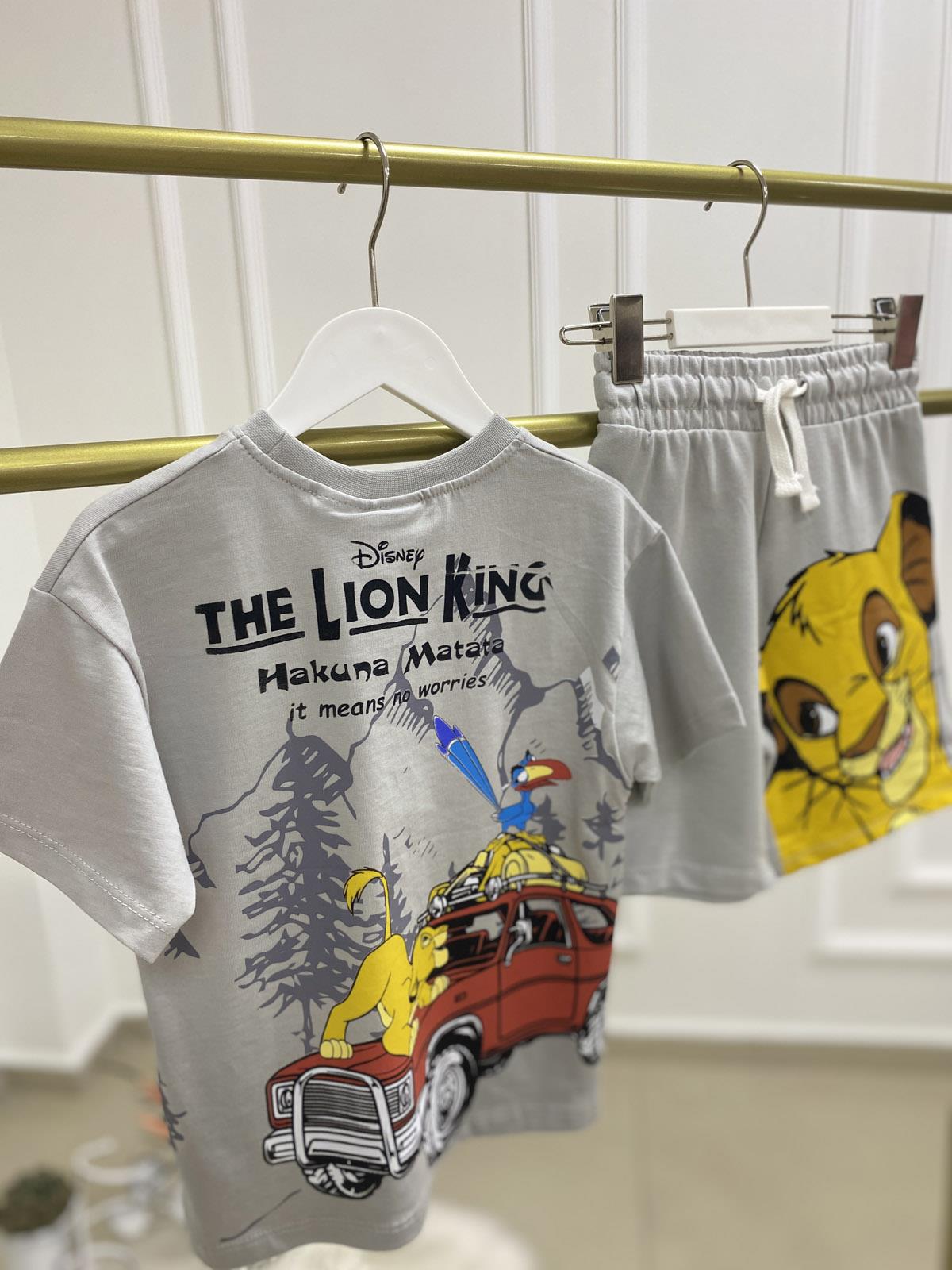 Lion King Sırt Baskılı Şortlu Erkek Çocuk Pamuklu İkili Takım Gri (2-8 Yaş) Lion King Sırt Baskılı Şortlu Erkek Çocuk Pamuklu İkili Takım Gri (2-8 Yaş)