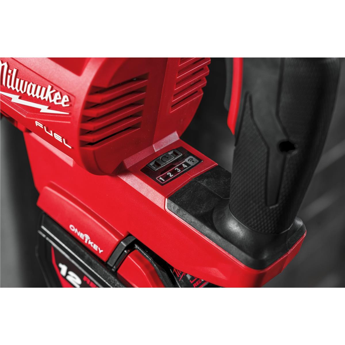 Milwaukee M18 FUEL™ Akülü Darbeli Somun Sıkma T4933471756 (2576 Nm)