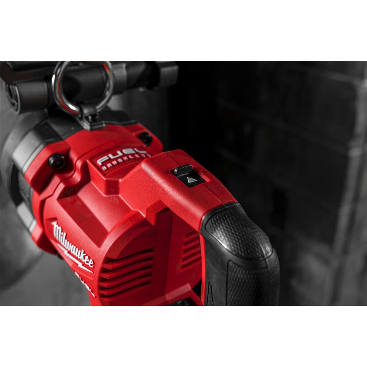 Milwaukee M18 FUEL™ Akülü Darbeli Somun Sıkma T4933471756 (2576 Nm)
