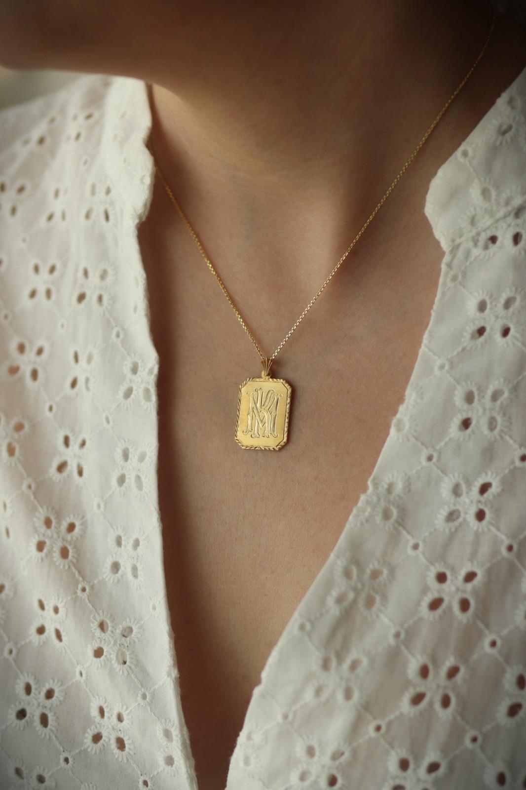Köşeli Form Harf Kolye (14 Ayar Altın) madalyon