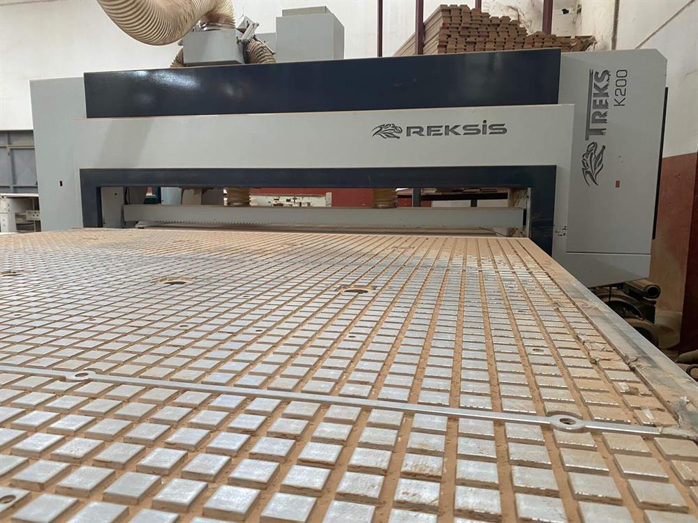 Reksis 2137 Treks K200 Otomatik Süpürmeli Düz Tabla Cnc Makinesi (2021) - Marcus Makine