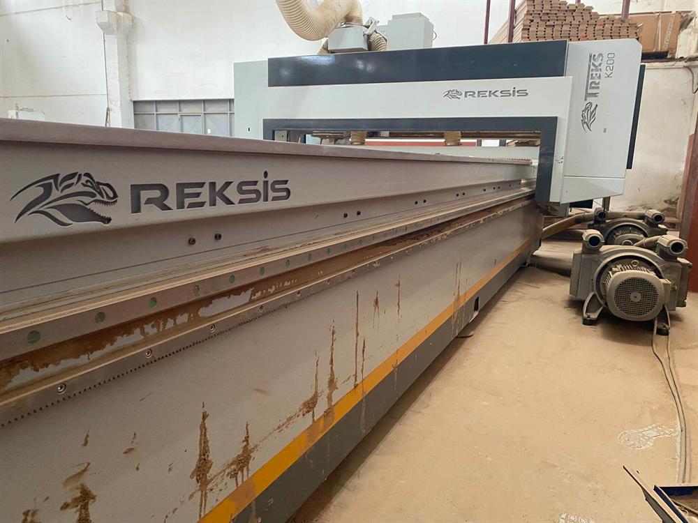 Reksis 2137 Treks K200 Otomatik Süpürmeli Düz Tabla Cnc Makinesi (2021) - Marcus Makine
