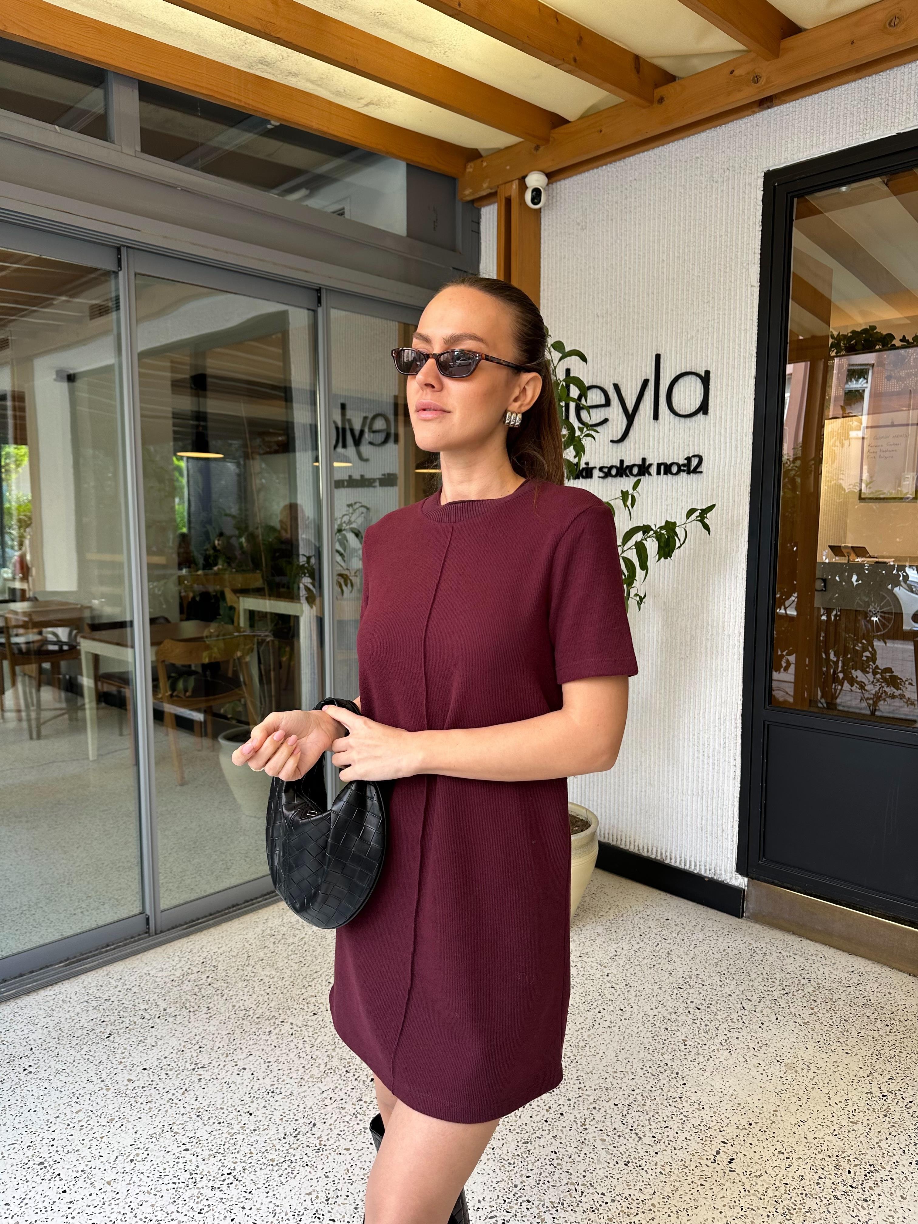 YUMUŞAK DOKU BORDO KISA ELBİSE