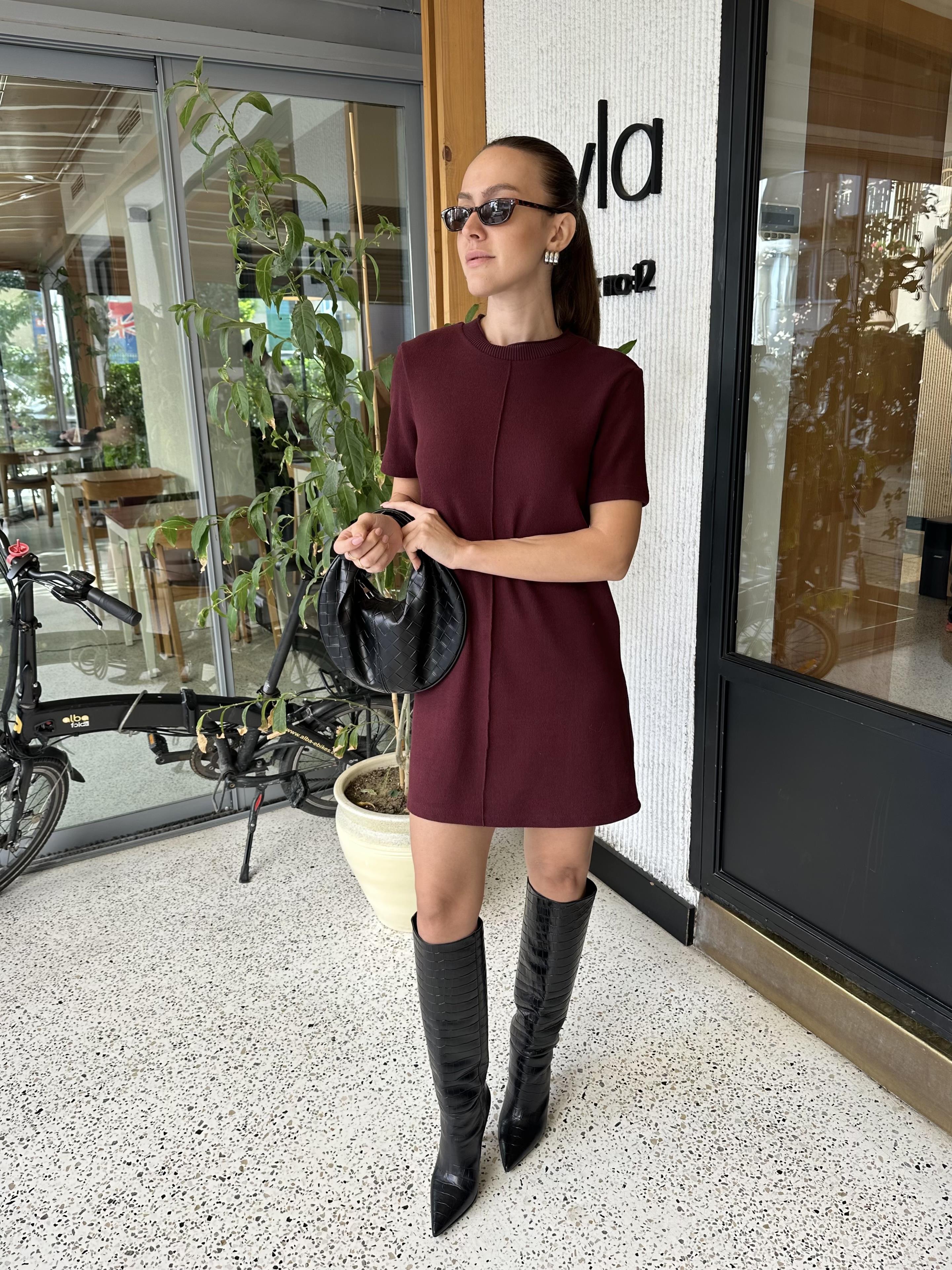 YUMUŞAK DOKU BORDO KISA ELBİSE